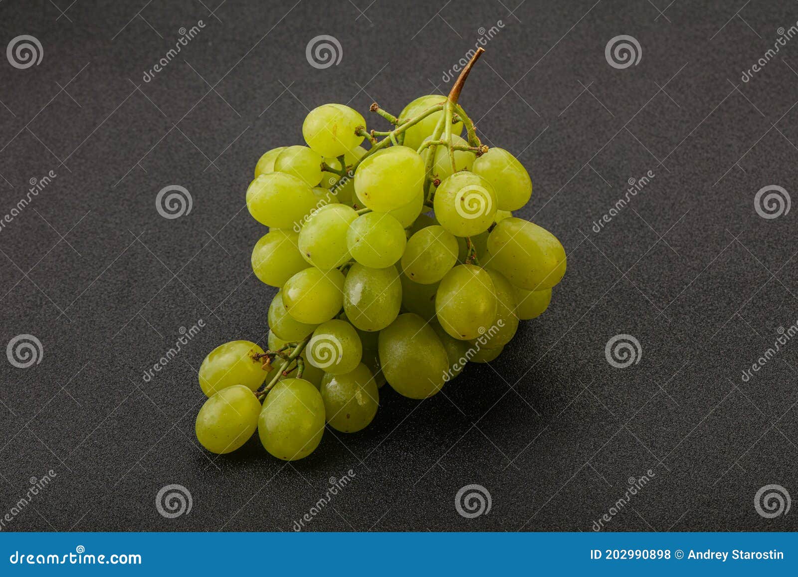 Uva verde dulce y sabrosa foto de archivo. Imagen de delicioso - 202990898