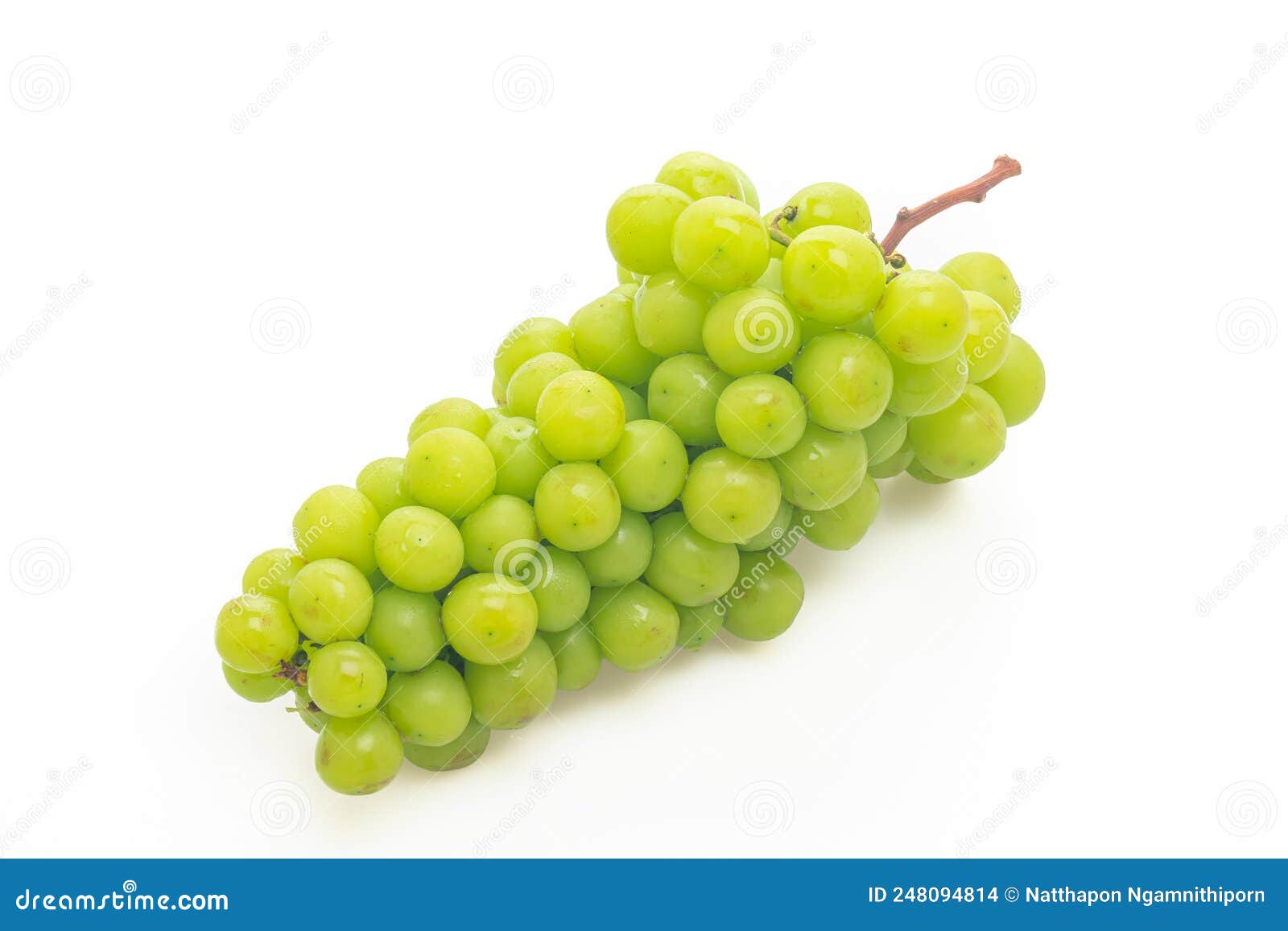 Uva Verde Fresca Sobre Fondo Blanco Foto de archivo - Imagen de grande ...