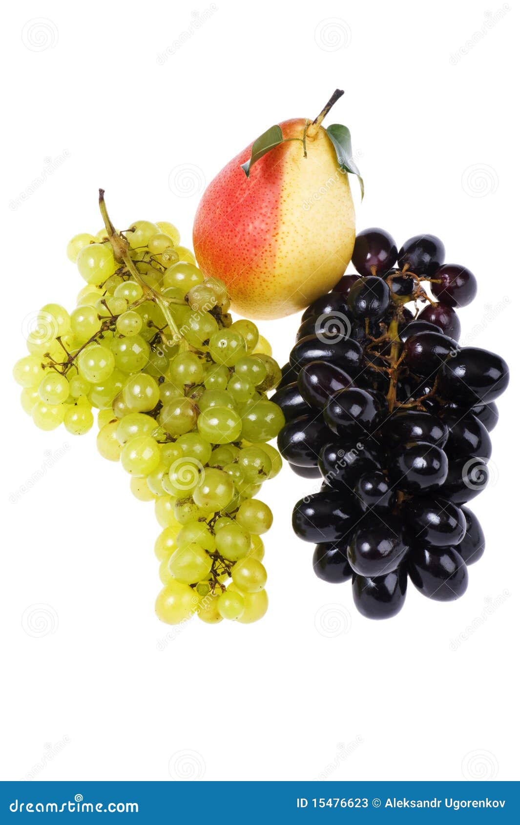 Uvas con la pera en blanco imagen de archivo. Imagen de sano - 15476623