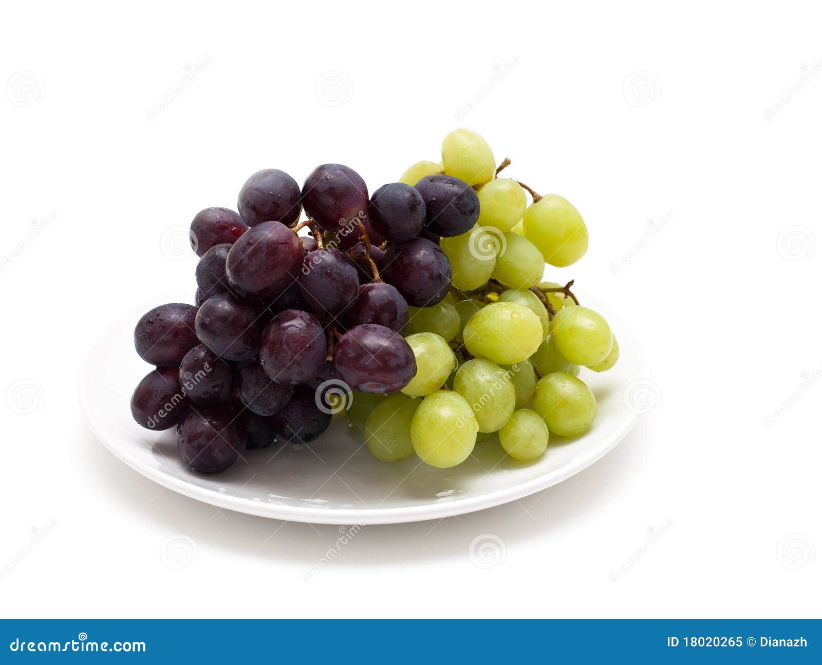 Uvas en blanco imagen de archivo. Imagen de fresco, crudo - 18020265