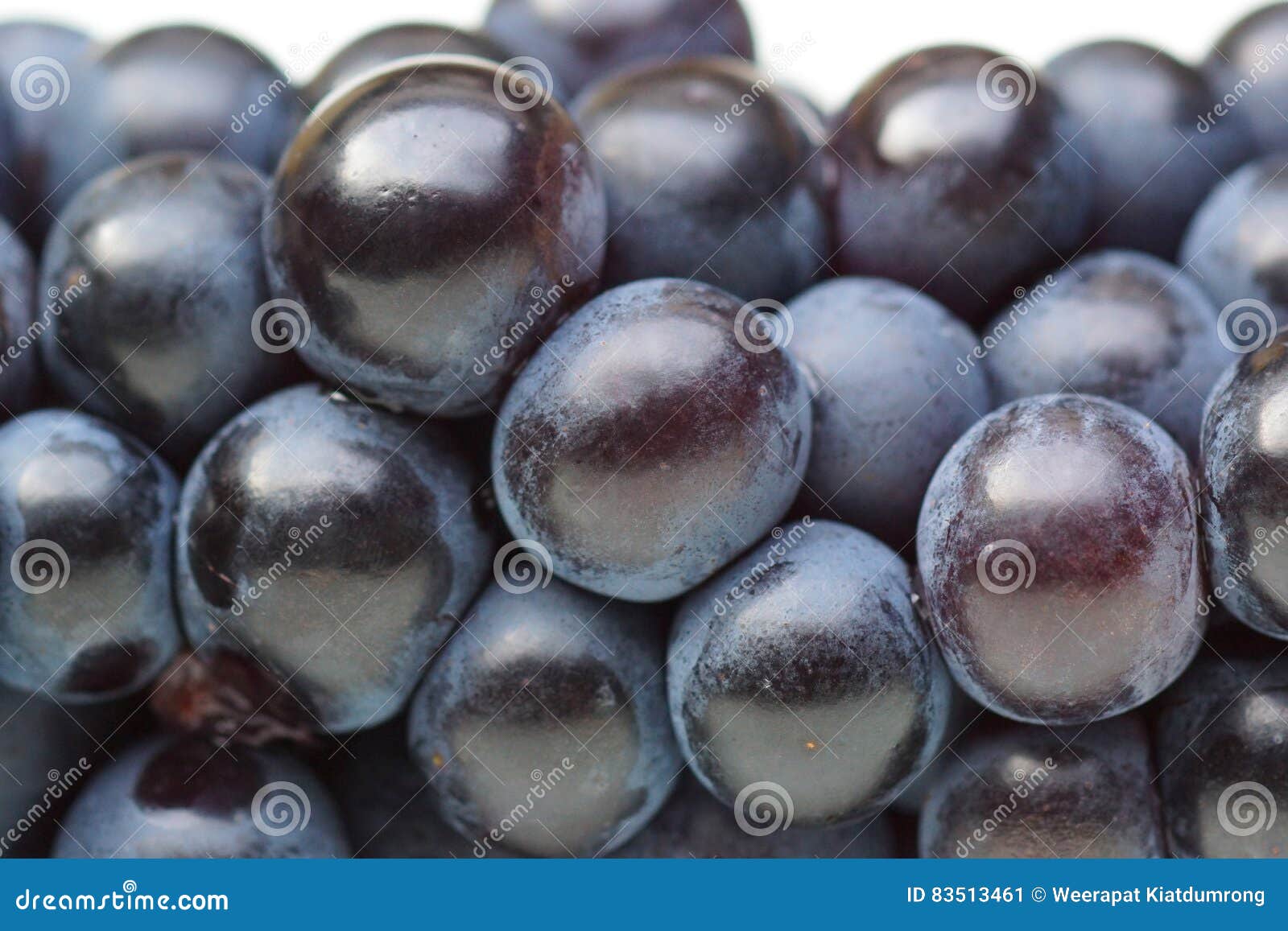 Uvas negras imagen de archivo. Imagen de delicioso, cubo - 83513461