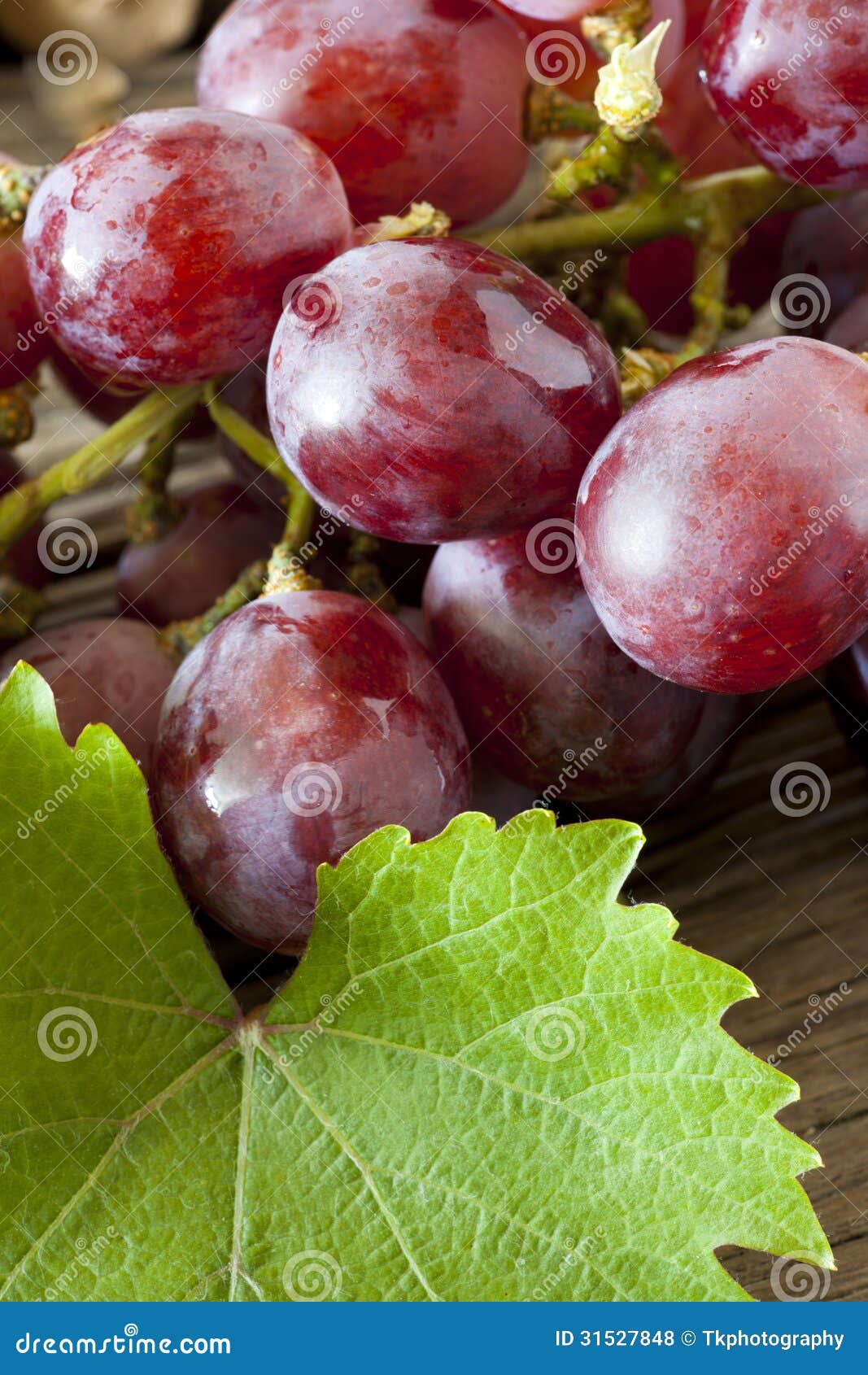 Uvas rojas foto de archivo. Imagen de uvas, caliente - 31527848