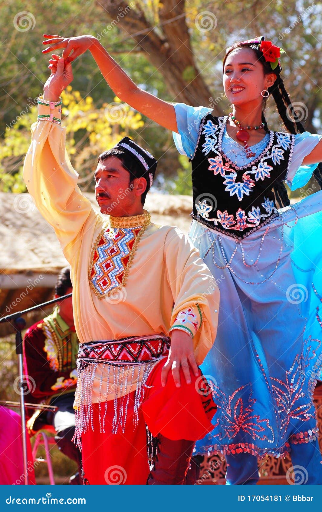 Uyghur dancers editorial photo. Image of festivals, embroidered - 17054181