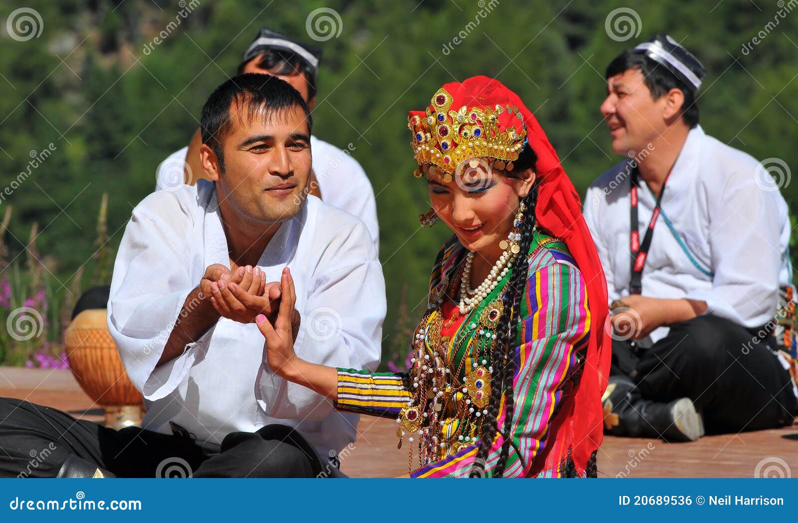 Uzbekistan Dance Group editorial photo. Image of chingam - 20689536