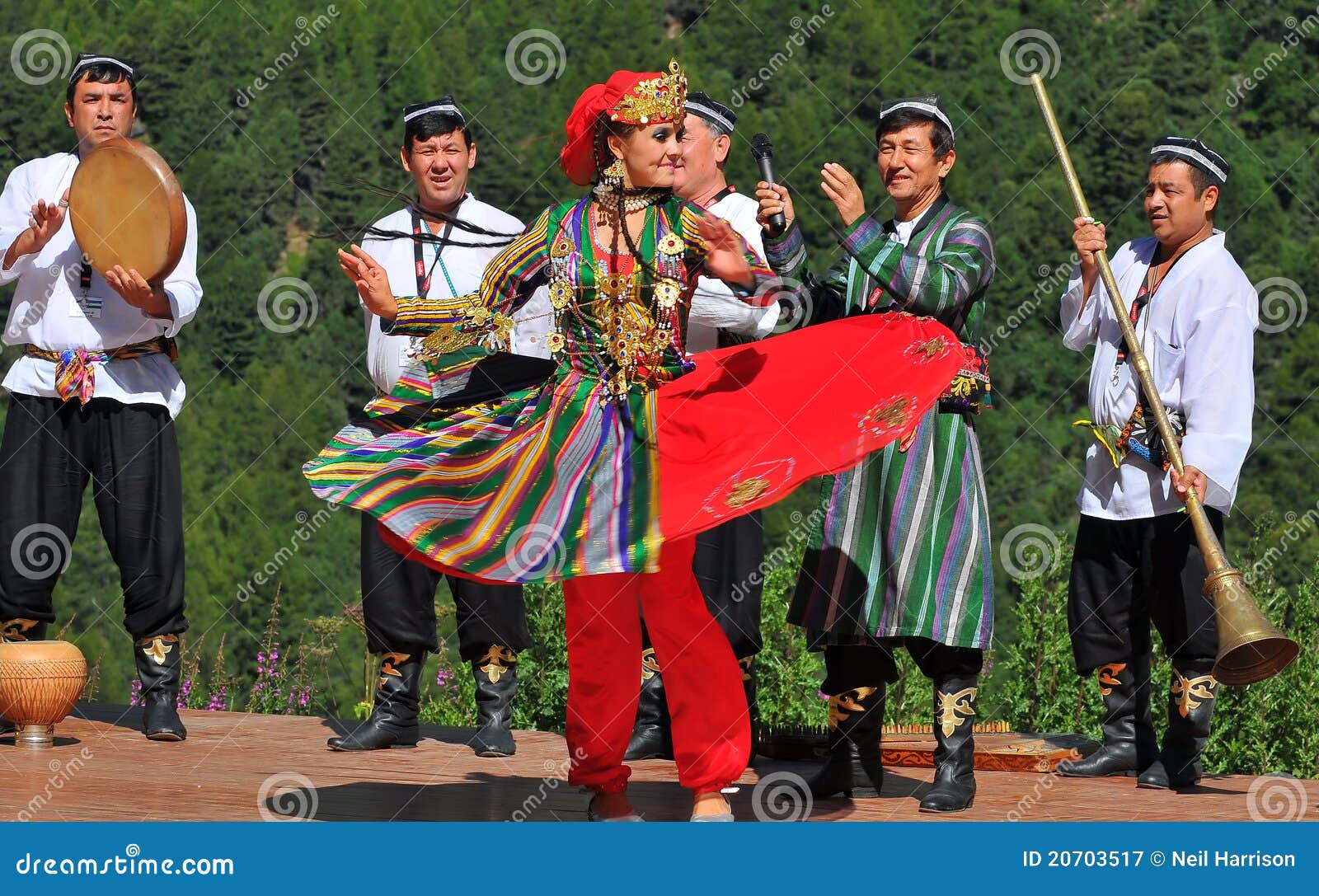 Uzbekistan Dance Group editorial photography. Image of clapping - 20703517