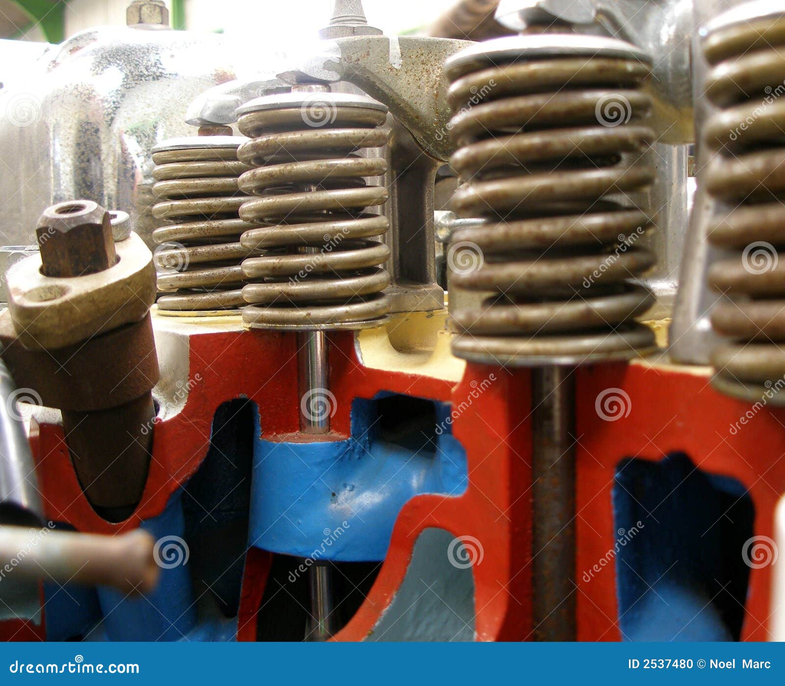 Válvula del resorte foto de archivo. Imagen de motor, barra - 2537480