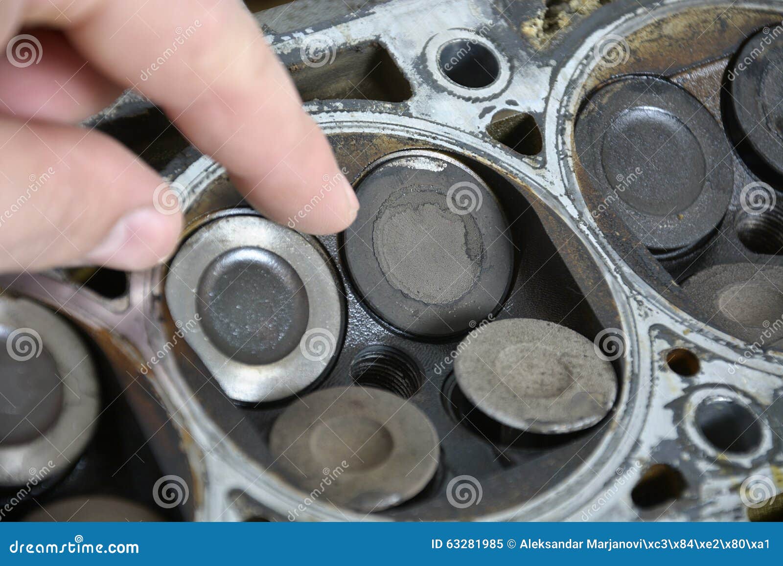 Válvulas de motor imagen de archivo. Imagen de adentro - 63281985