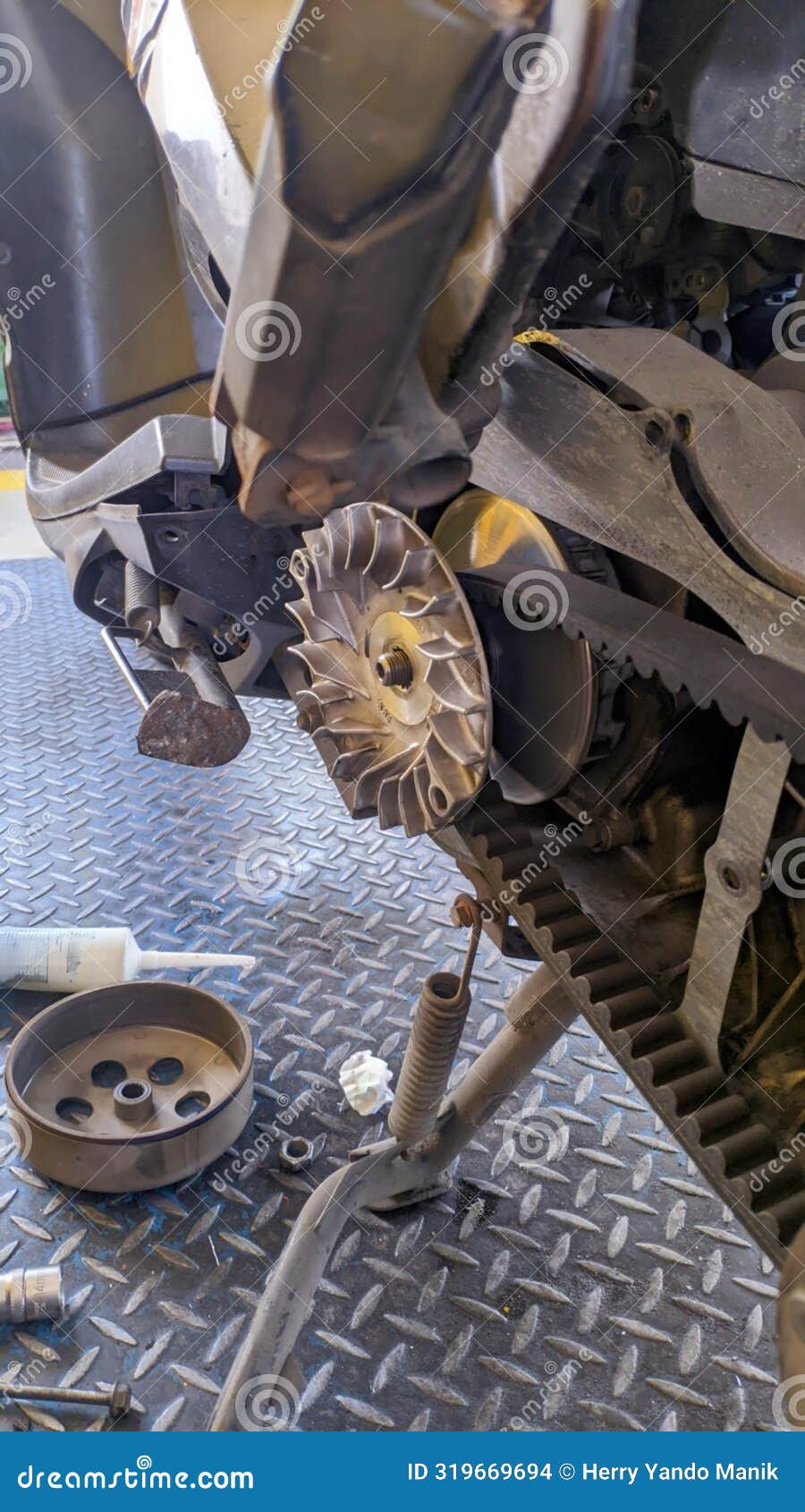 Automatic Pulley Steel Royalty-Free Stock Photography | CartoonDealer ...