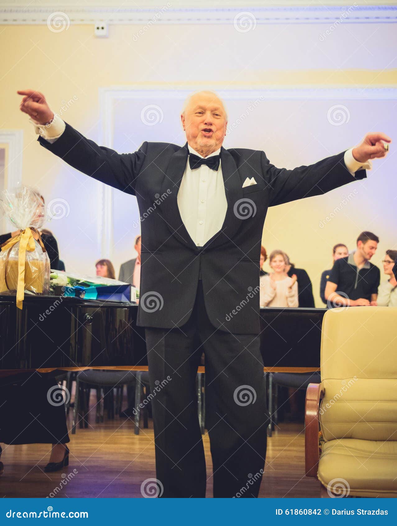 V Noreika, Cantante De La ópera Fotografía editorial - Imagen de ...