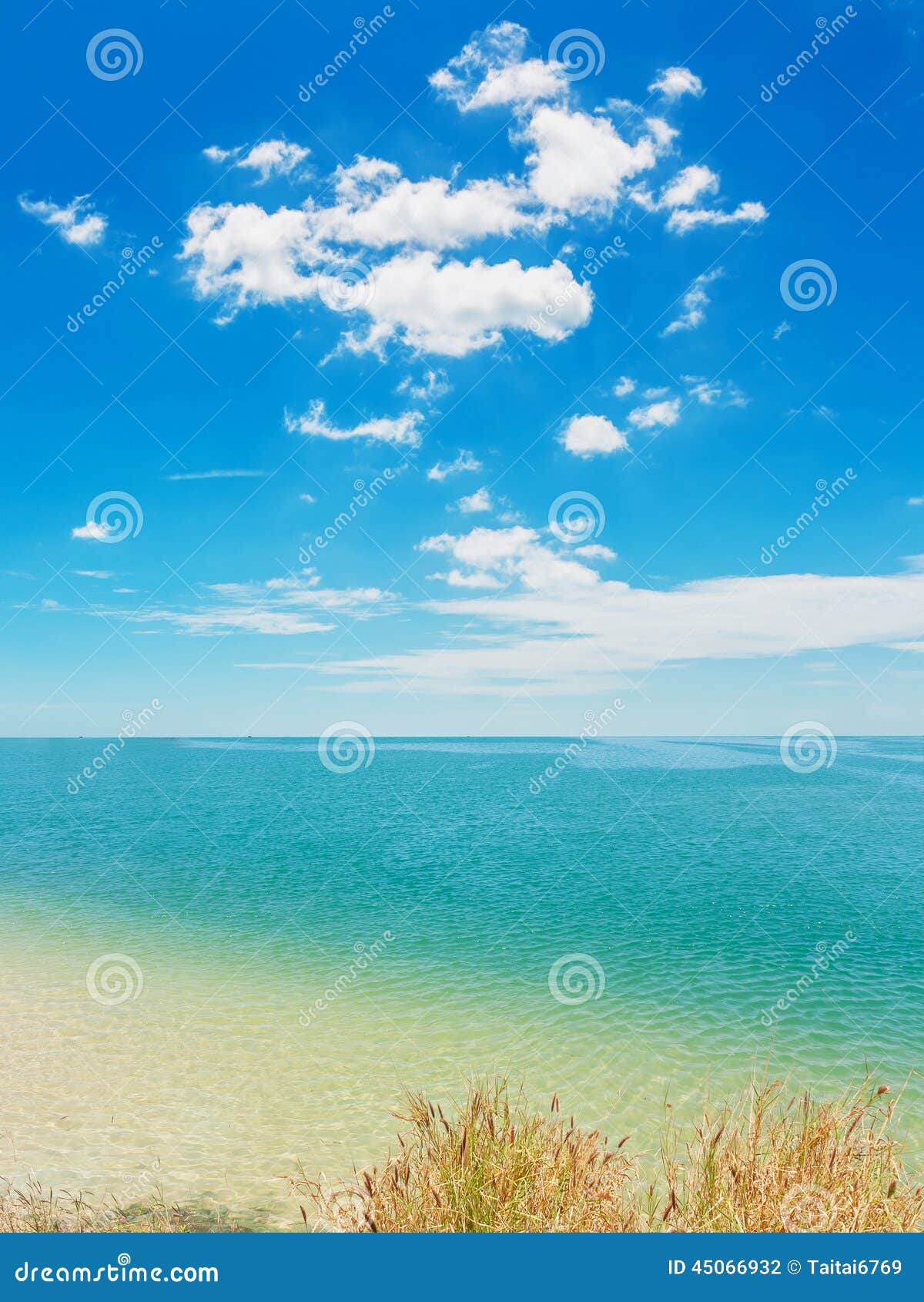 Vacaciones En El Mar Limpio Foto de archivo - Imagen de agua, costa ...