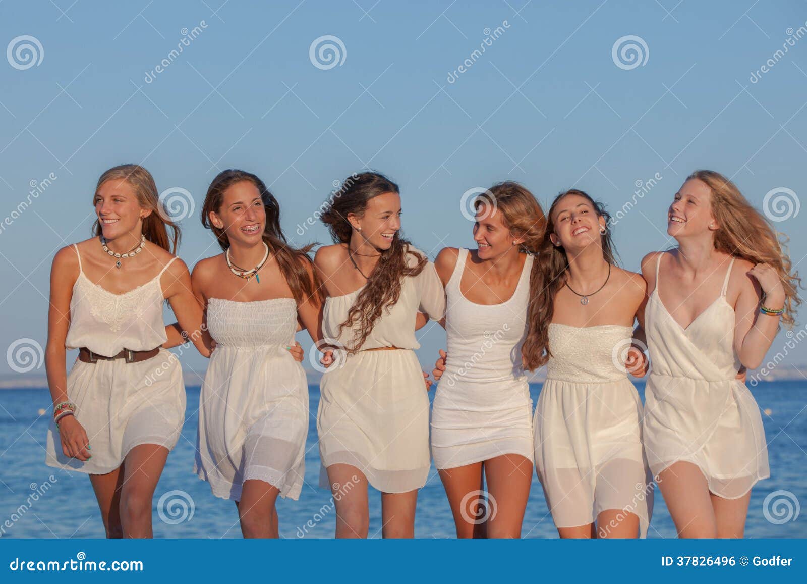 Vacances De Ladolescence De Filles De Groupe Photo Stock Image Du