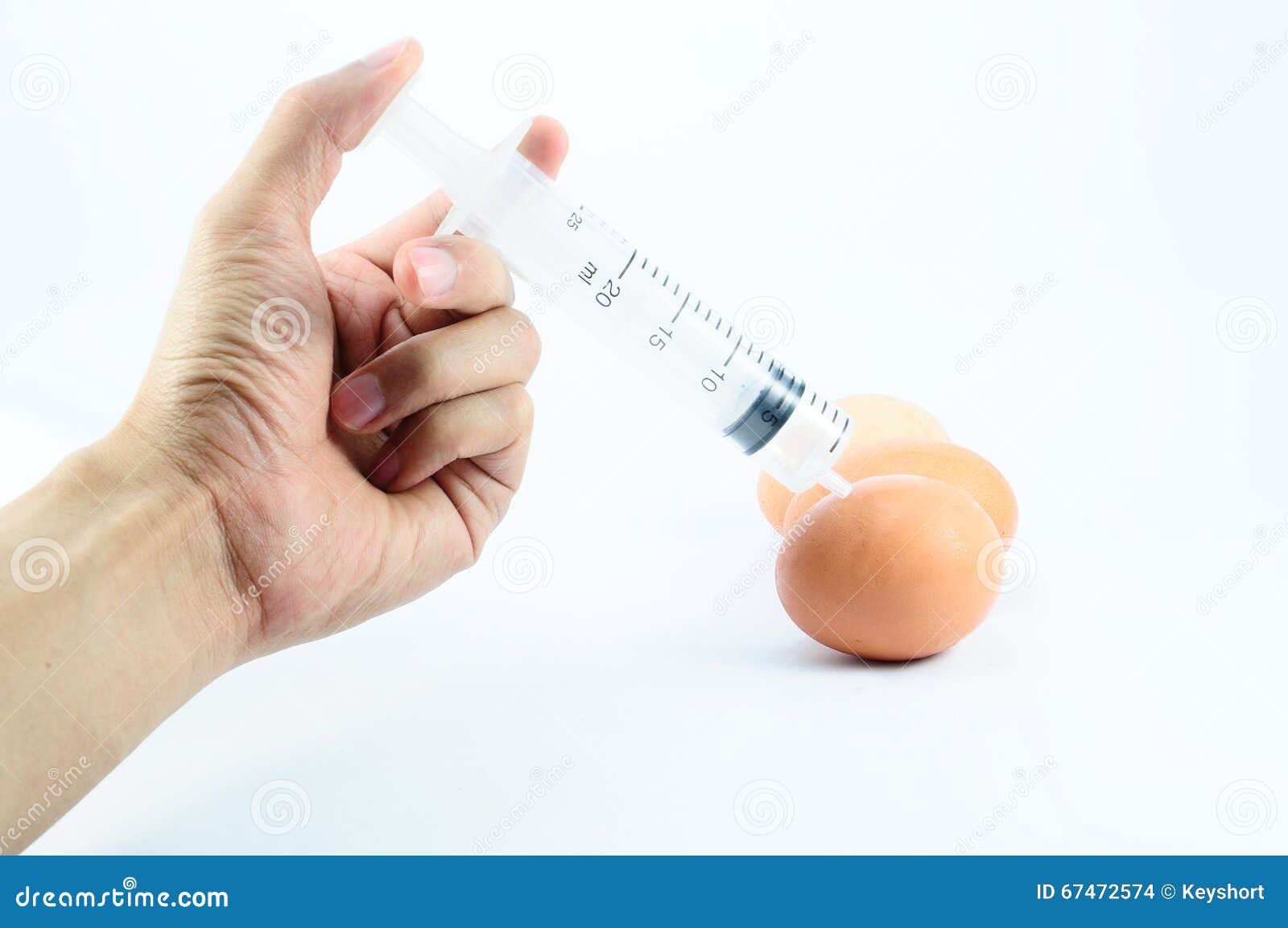 Vaccination Eggs with Syringe Injection in Hand Stock Photo - Image of ...