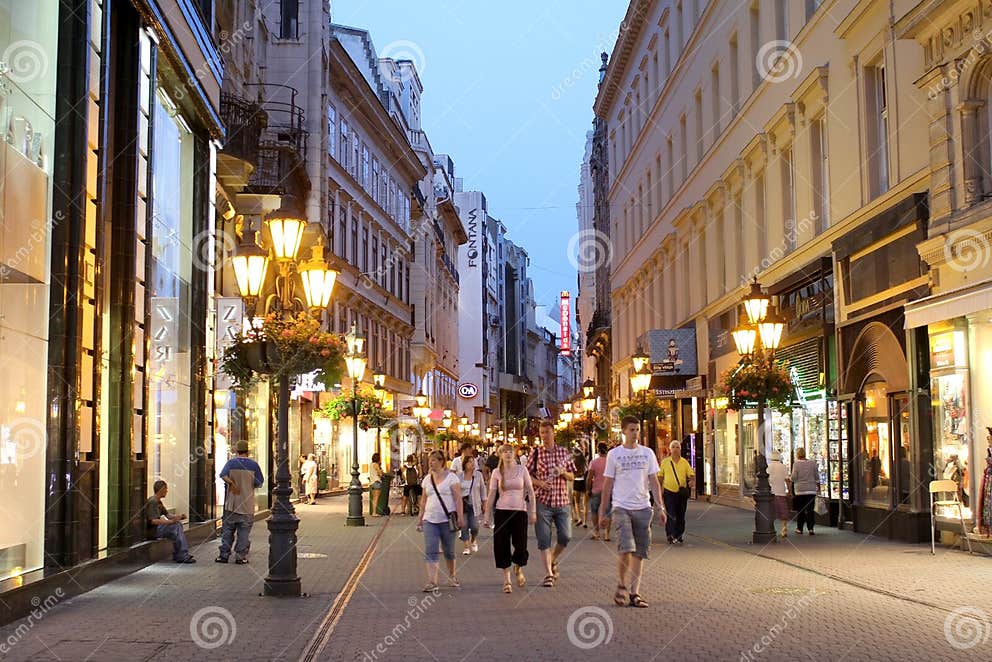 Vaci Utca street editorial stock image. Image of utca - 26352749