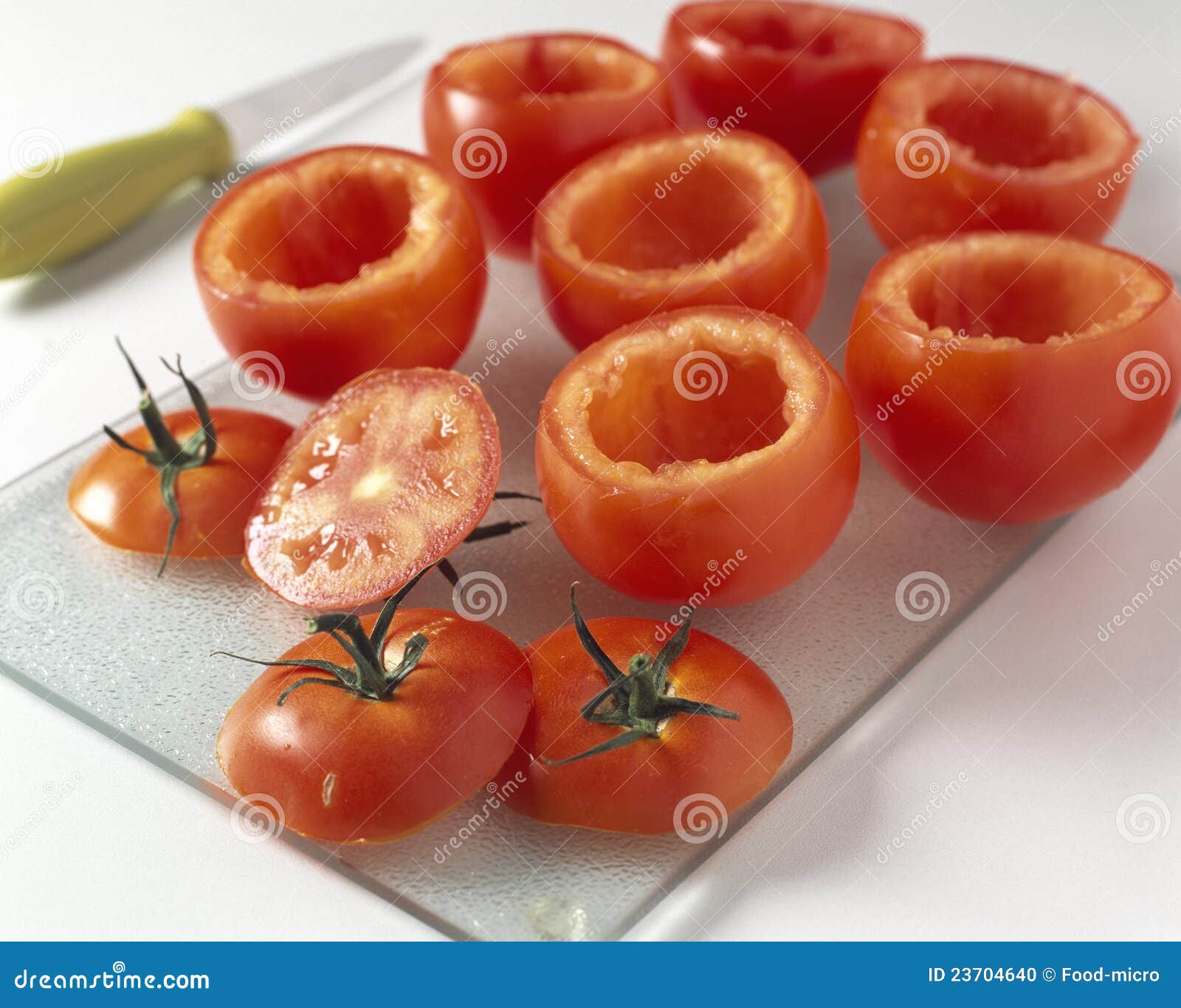 Vaciar los tomates foto de archivo. Imagen de plato, gesto - 23704640