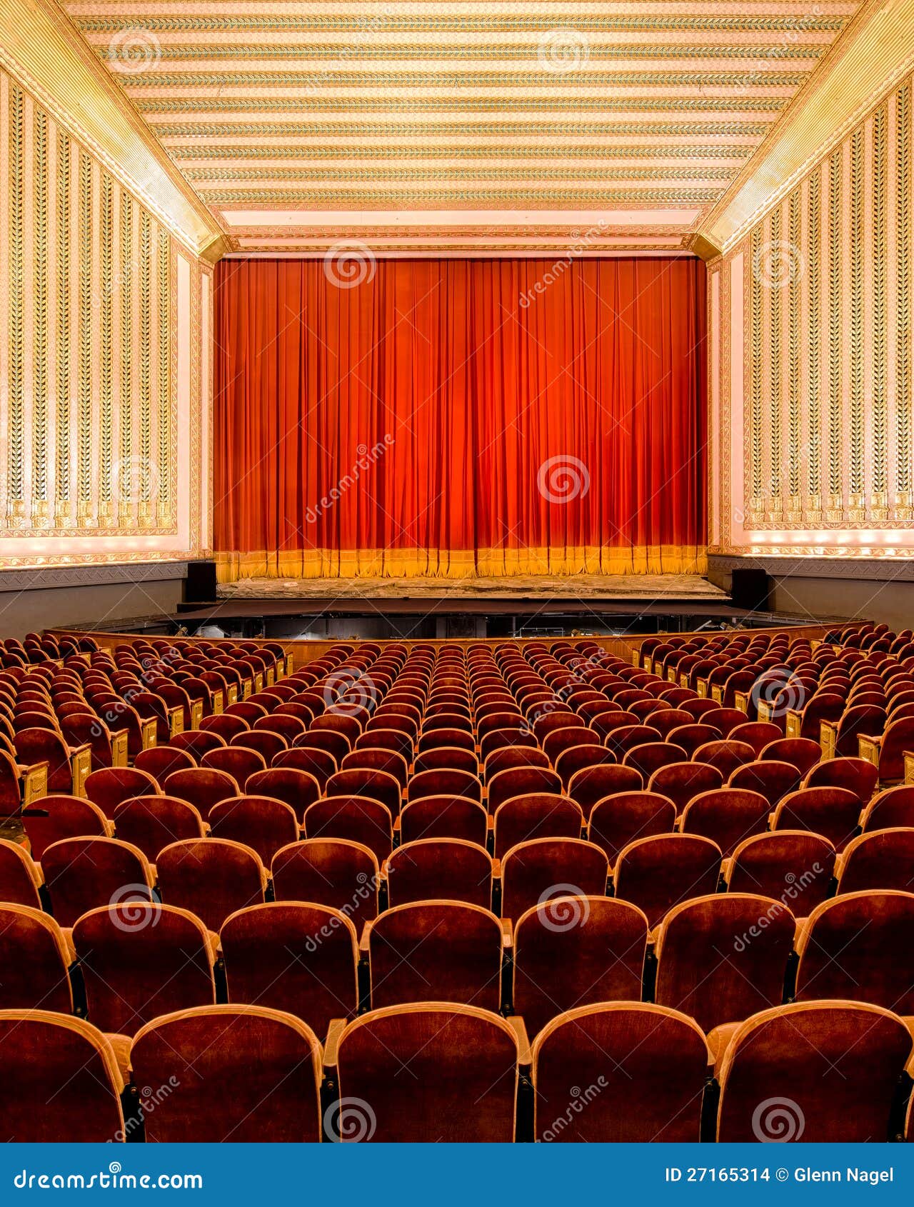 Vacie el teatro y la etapa foto de archivo. Imagen de filas - 27165314