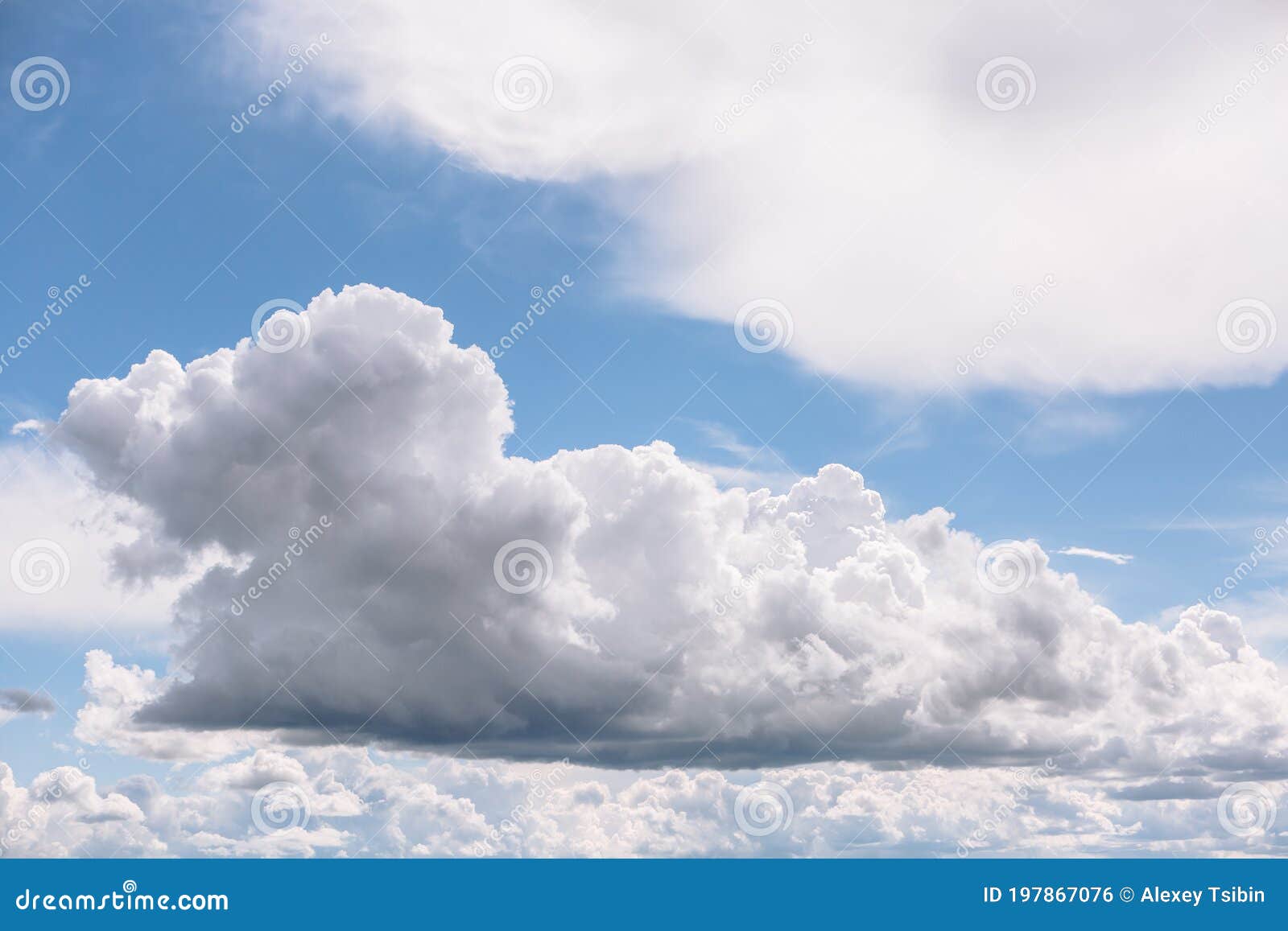 Vackra Moln I Himlen Flytande Stora Moln Arkivfoto - Bild av dagsljus ...