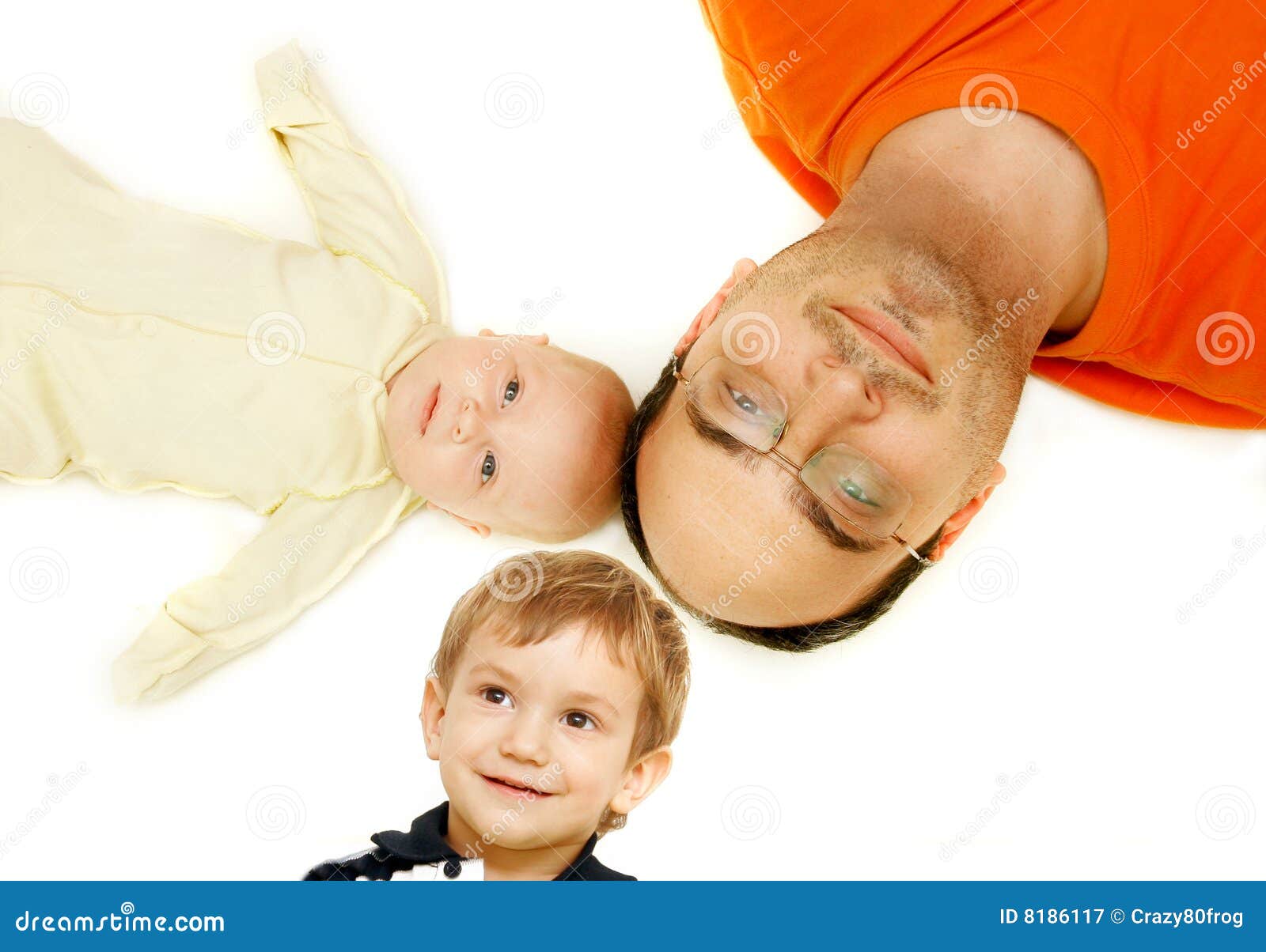 Vader en 2 kinderen stock afbeelding. Image of ouder, meisje - 8186117