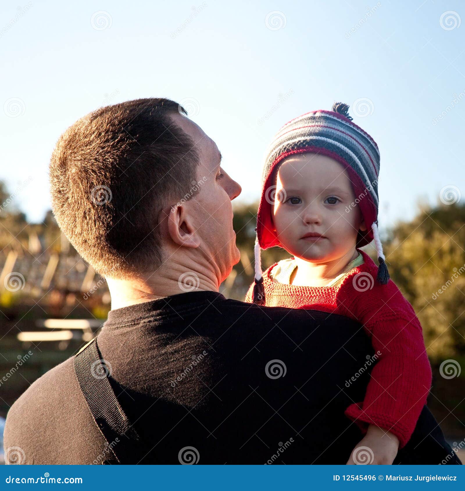 Vader en dochter stock foto. Image of buiten, vrolijk - 12545496