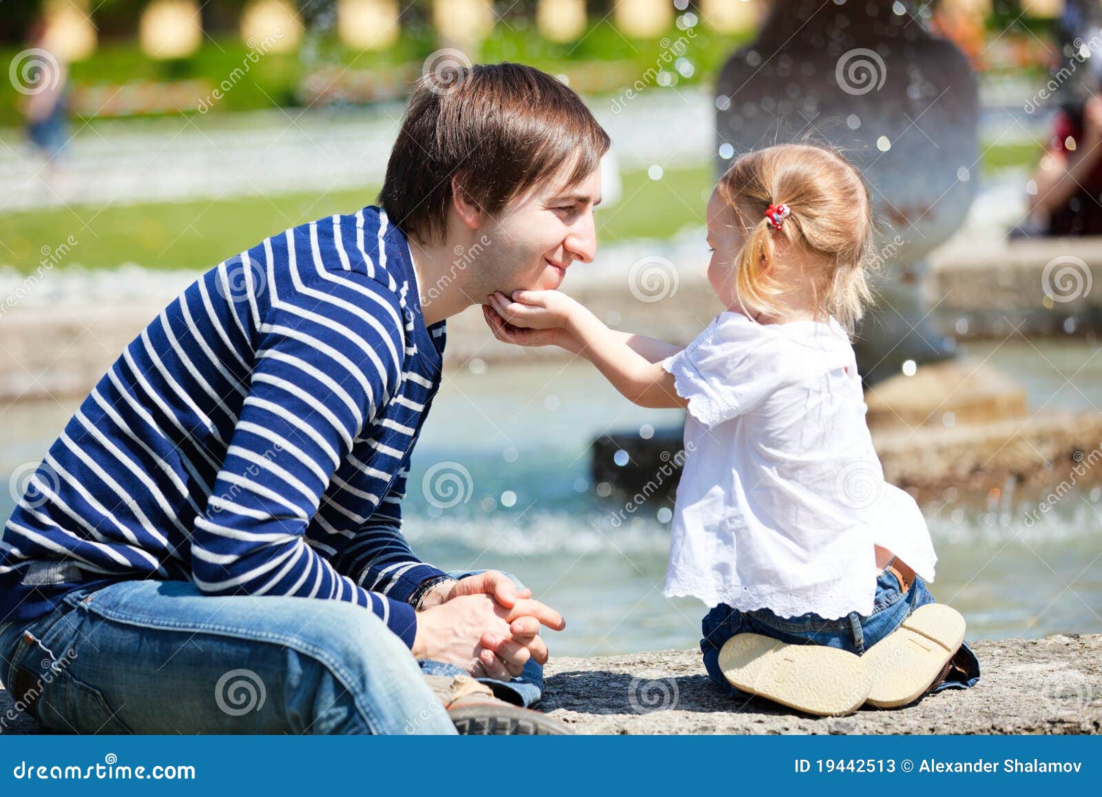 Vader en dochter stock afbeelding. Image of levensstijl - 19442513