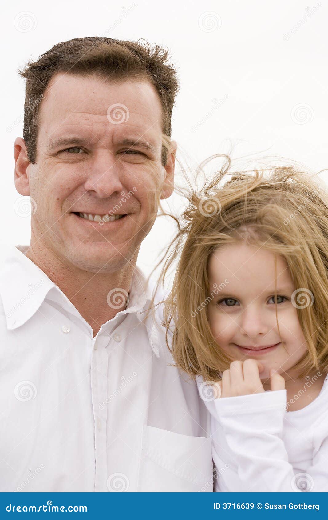 Vader en Dochter stock afbeelding. Image of strand, wijfje - 3716639