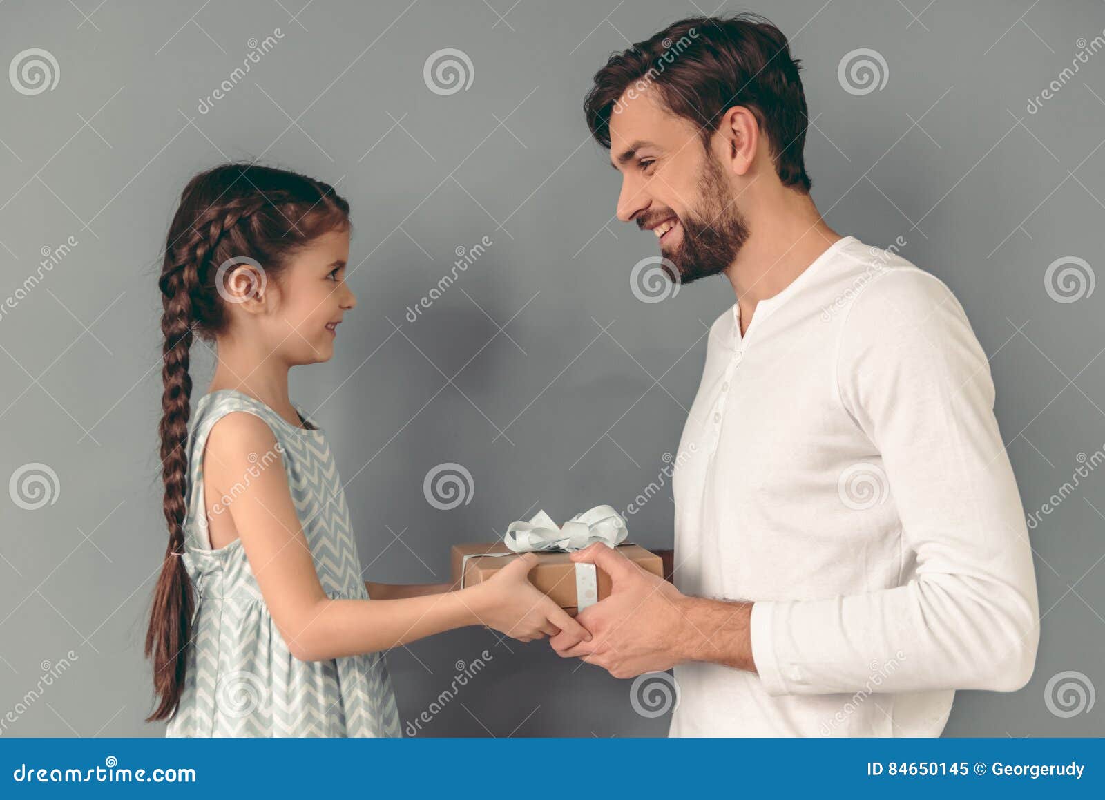 Vader en dochter stock afbeelding. Image of vrolijk, geluk - 84650145