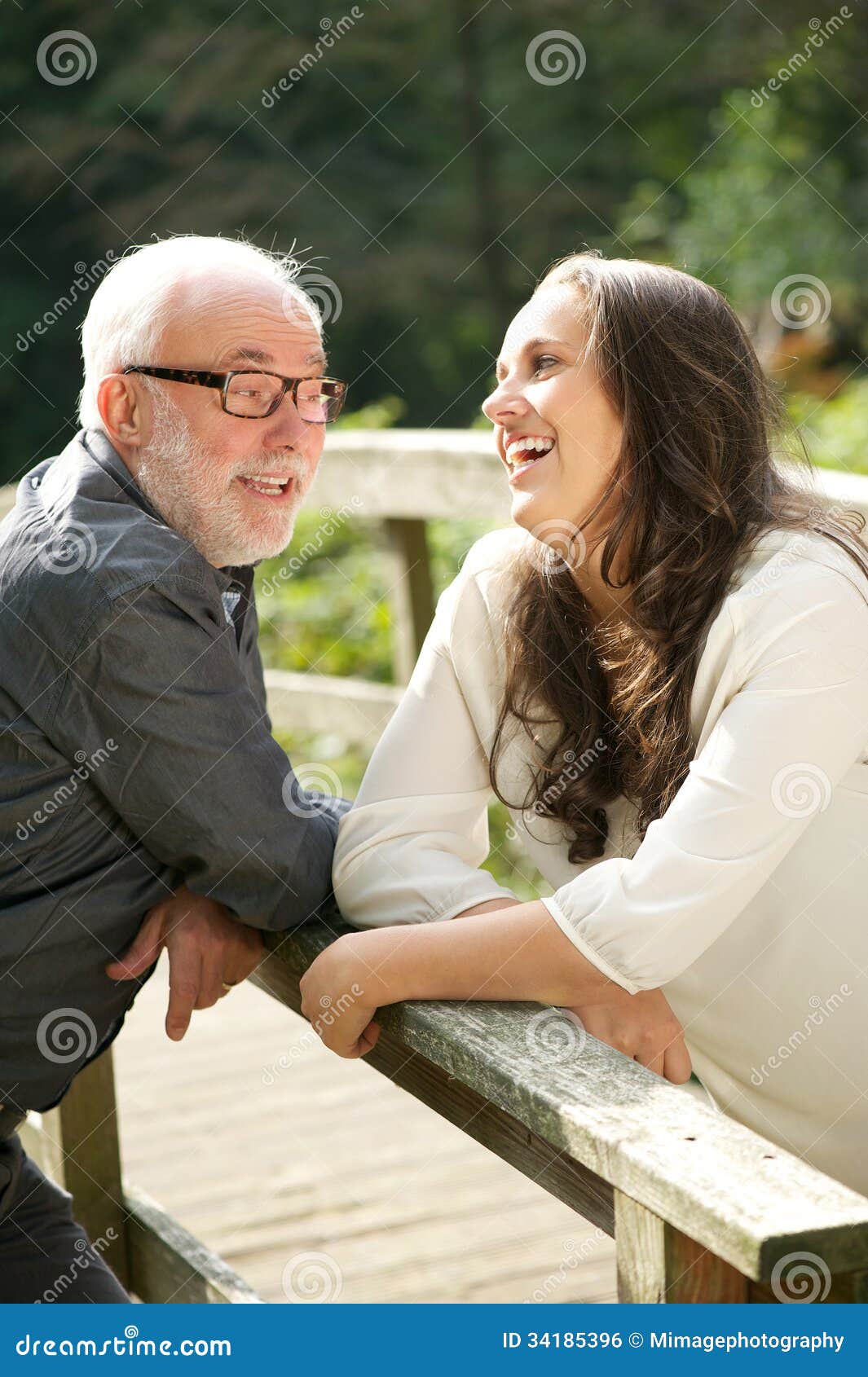 Vader En Dochter Die Samen Communiceren Stock Foto - Image of mannetje ...