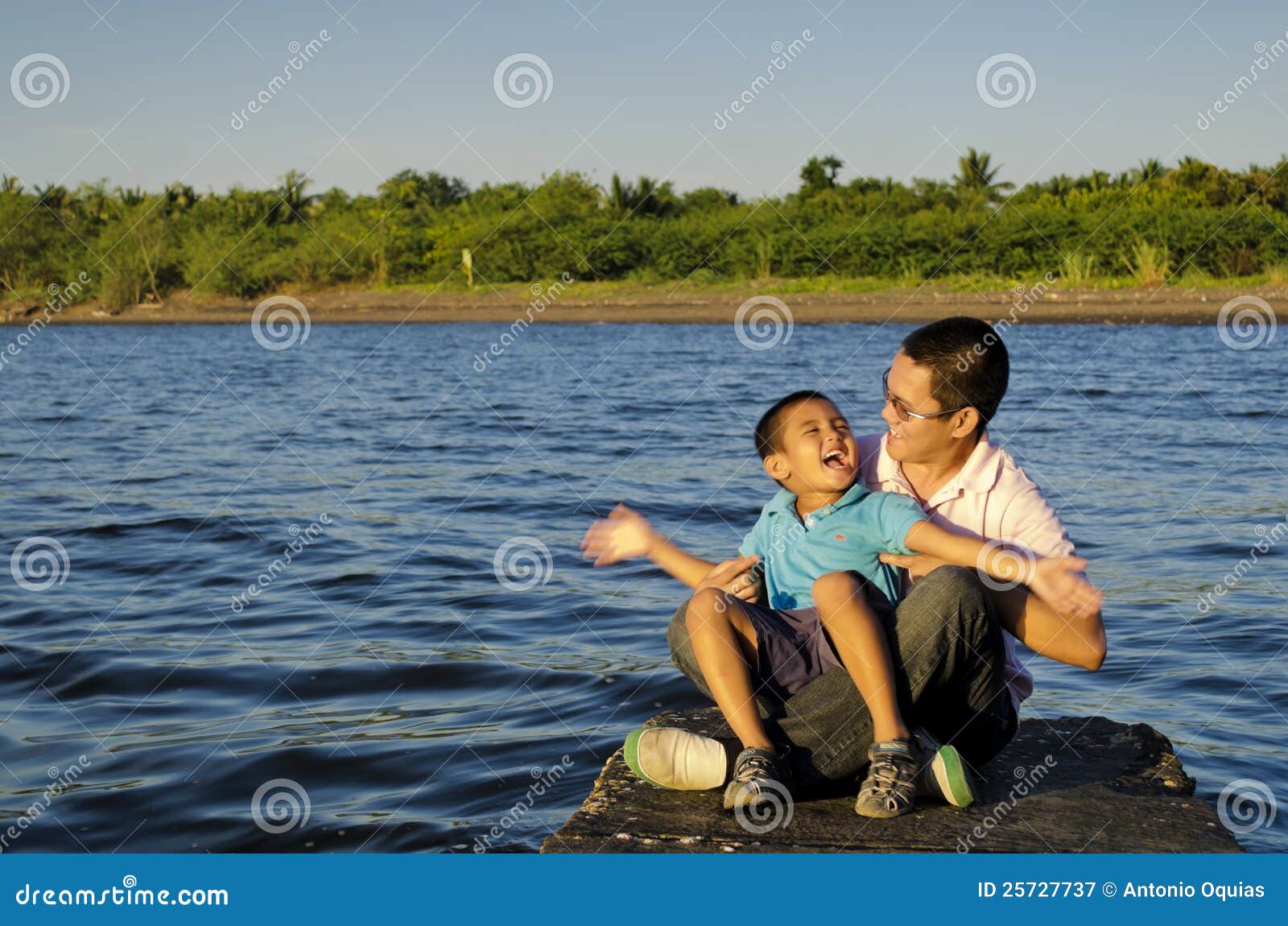 Vader en Zoon stock afbeelding. Image of gelukkig, kind - 25727737