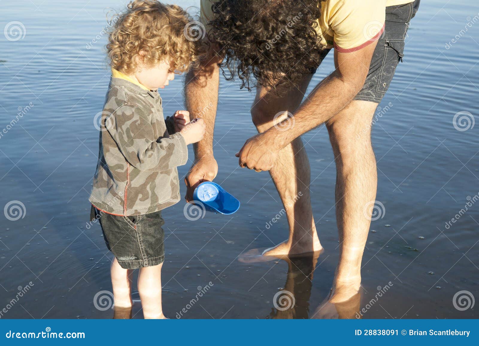 Vader en zoon stock afbeelding. Image of vader, kleinkinderen - 28838091
