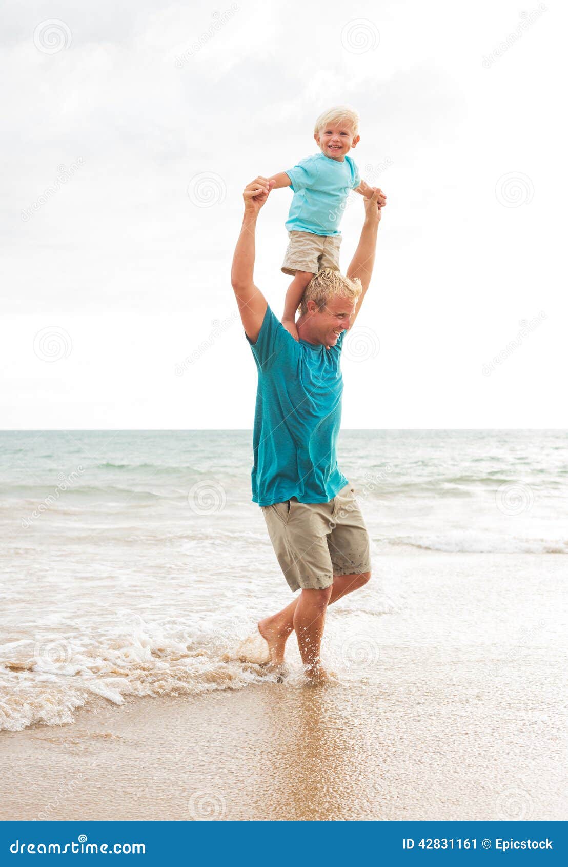 Vader en zoon stock afbeelding. Image of wapens, leuk - 42831161