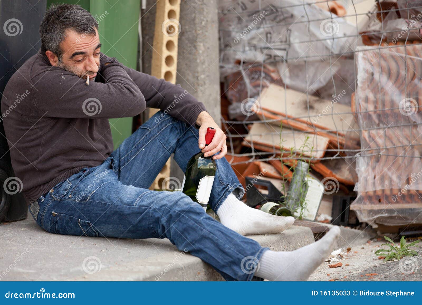 Vagabundo borracho imagen de archivo. Imagen de alcohol - 16135033