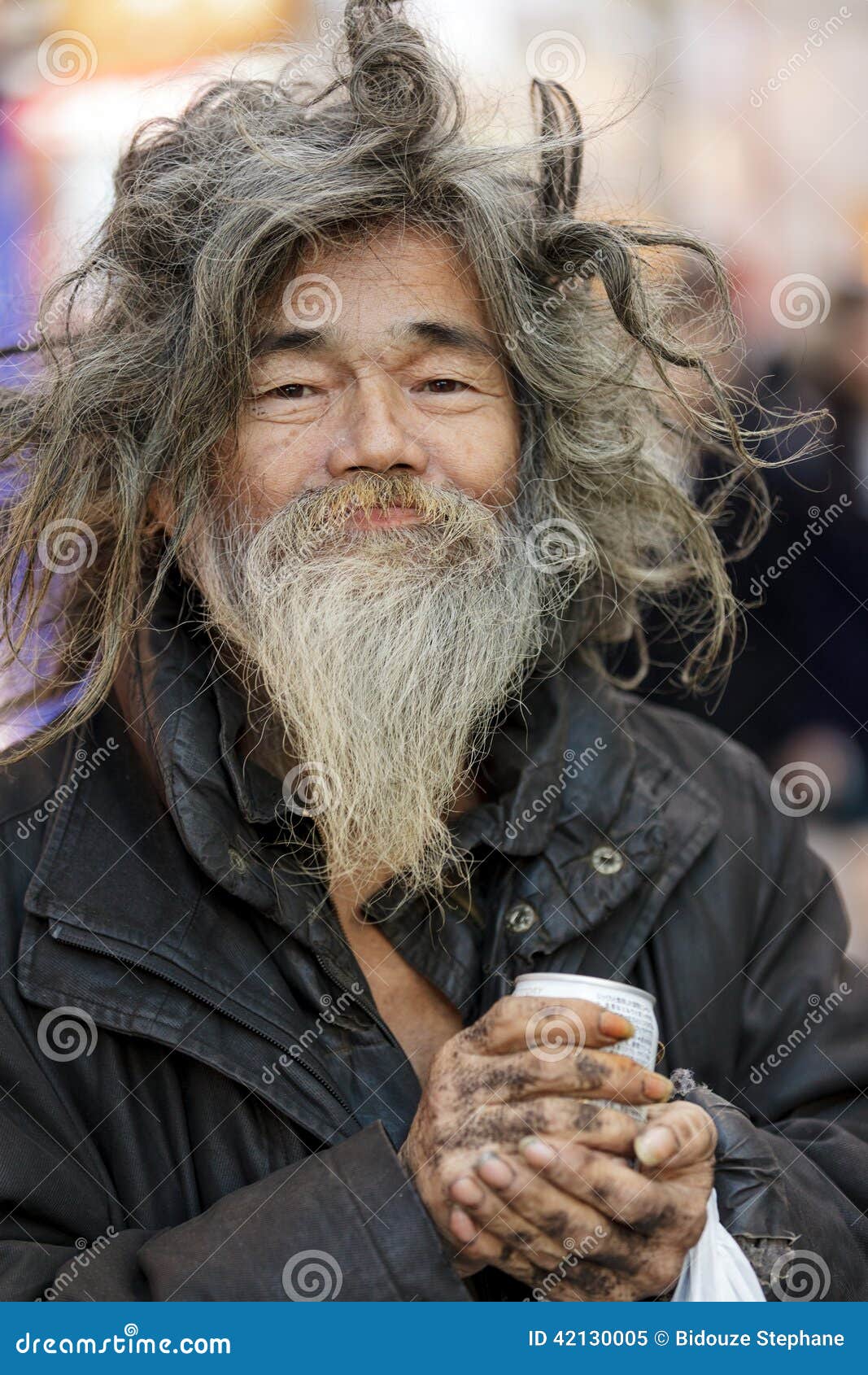 Vagabundo en Tokio imagen editorial. Imagen de barba - 42130005