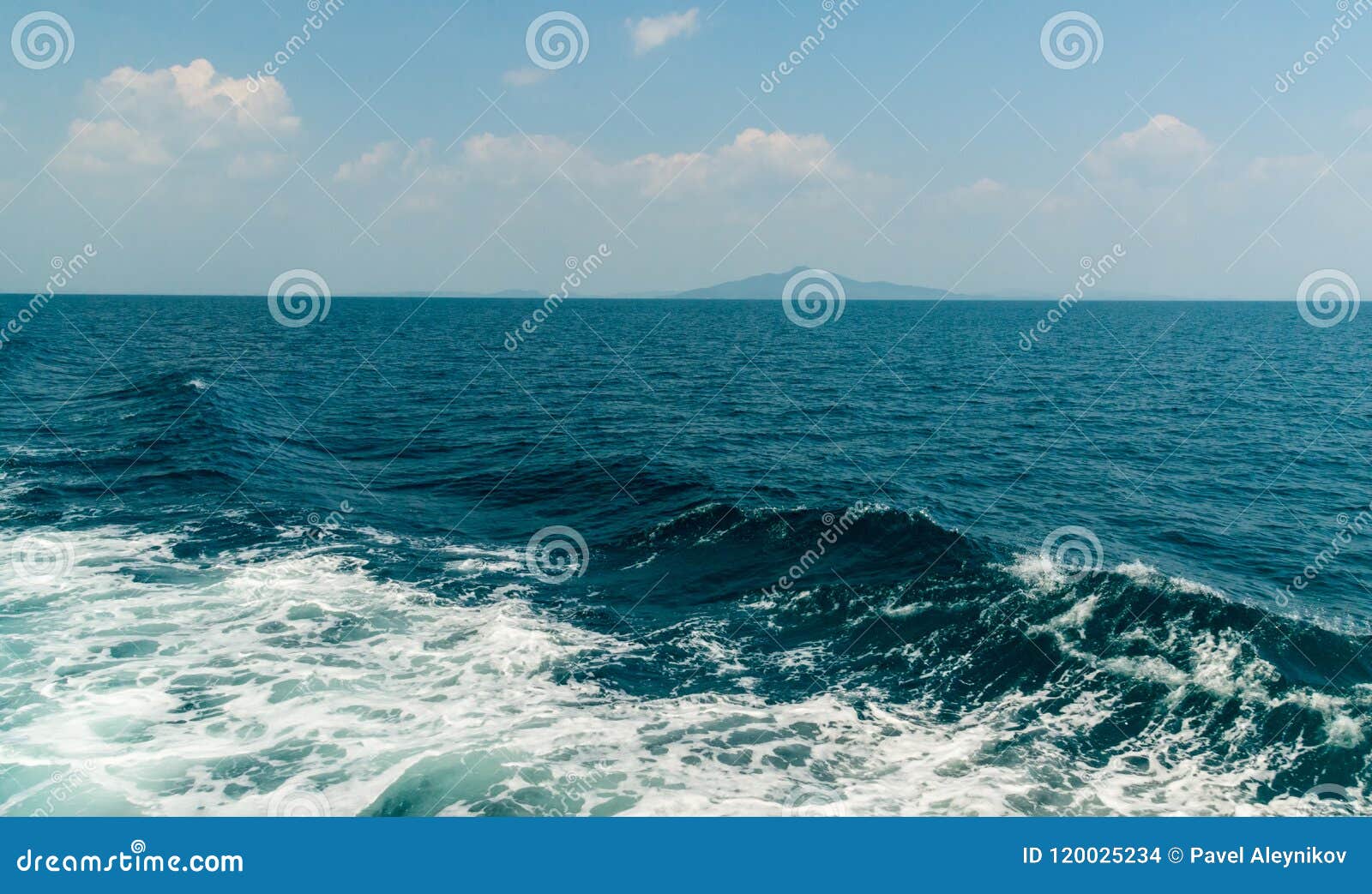 Vague De Bateau Sur La Surface De L'eau En Mer Photo stock - Image du ...