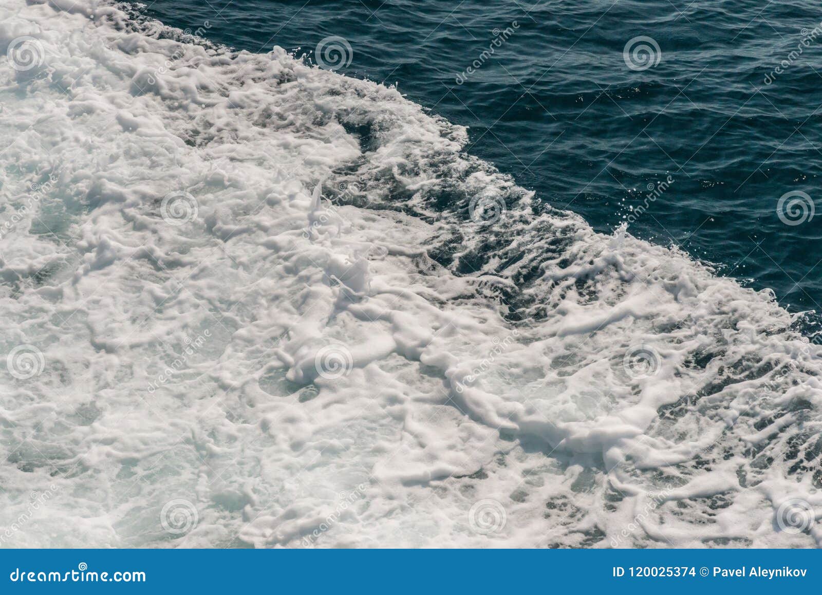 Vague De Bateau Sur La Surface De L'eau En Mer Photo stock - Image du ...