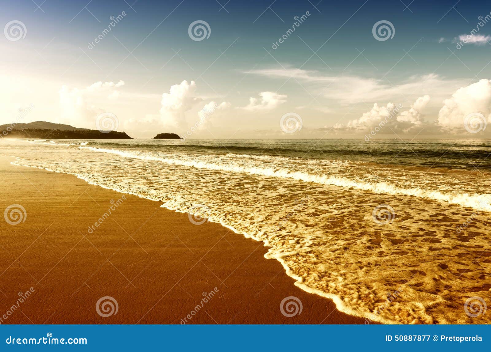 Vague De La Mer Sur La Plage De Sable Image stock - Image of côte ...