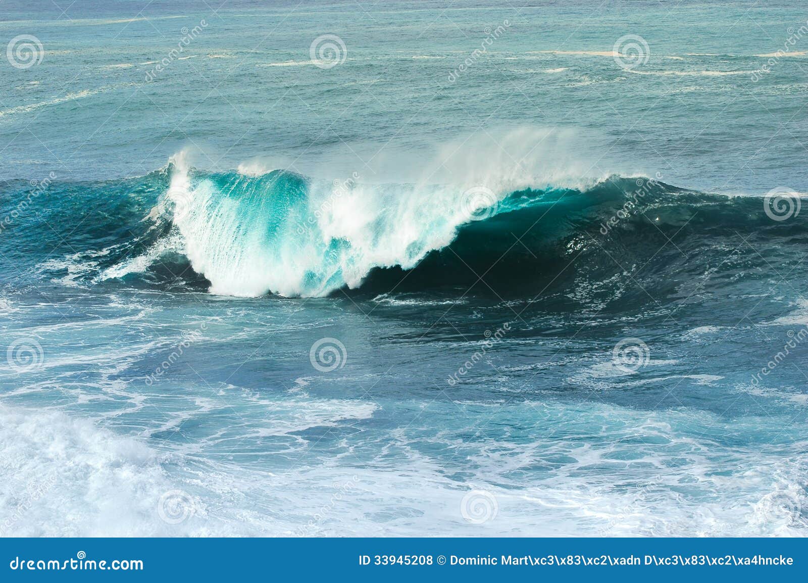 Vague de mer photo stock. Image du pureté, onde, crête - 33945208