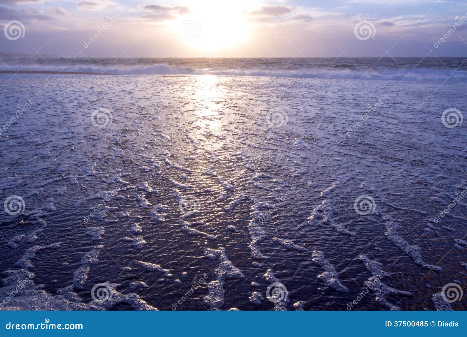 Vague de plage image stock. Image du sable, reculé, soleil - 37500485