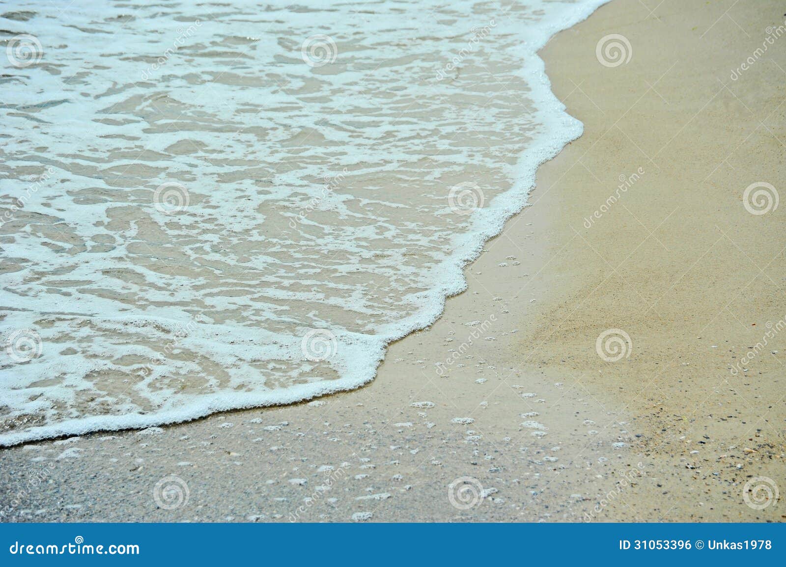 Vague de ressac de mer photo stock. Image du apport, mousse - 31053396