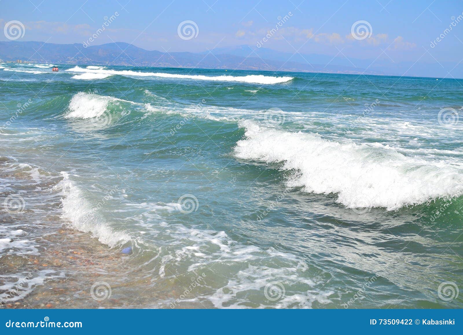 Vague Parfaite De La Mer Méditerranée Photo stock - Image du crash ...