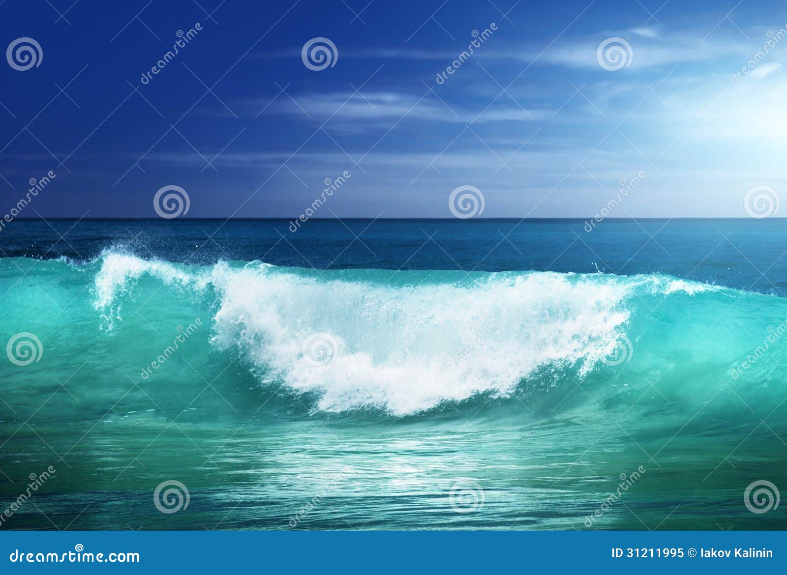 Vague sur la plage image stock. Image du surf, nature - 31211995