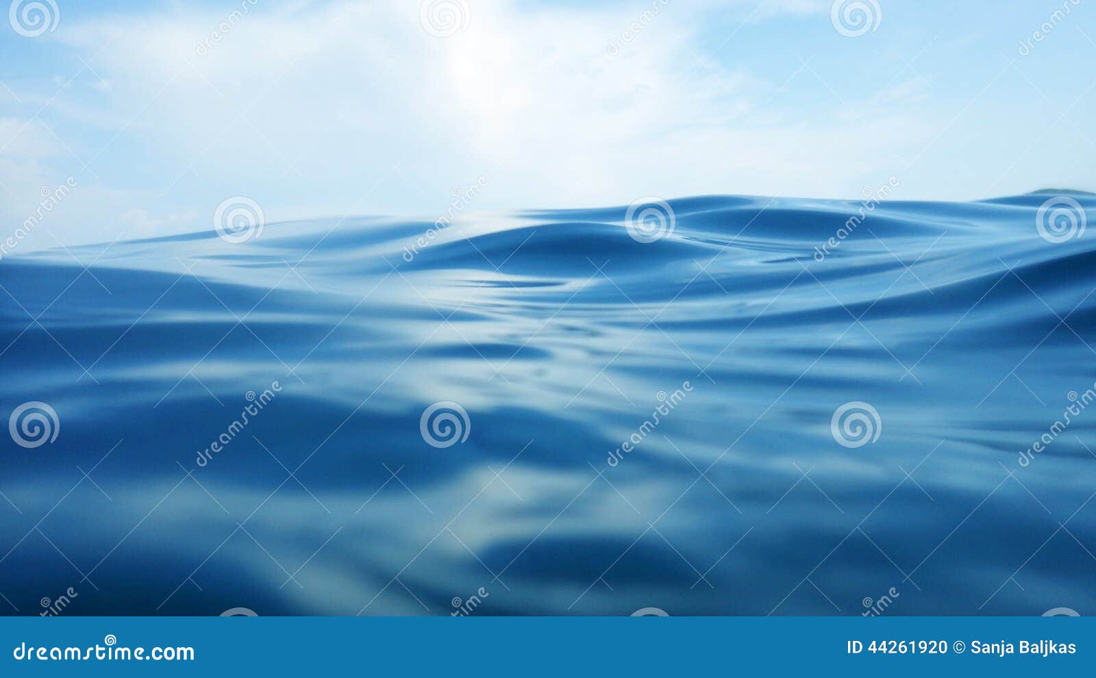 Vague Sur La Surface De Mer Photo stock - Image du réfléchir, frais ...