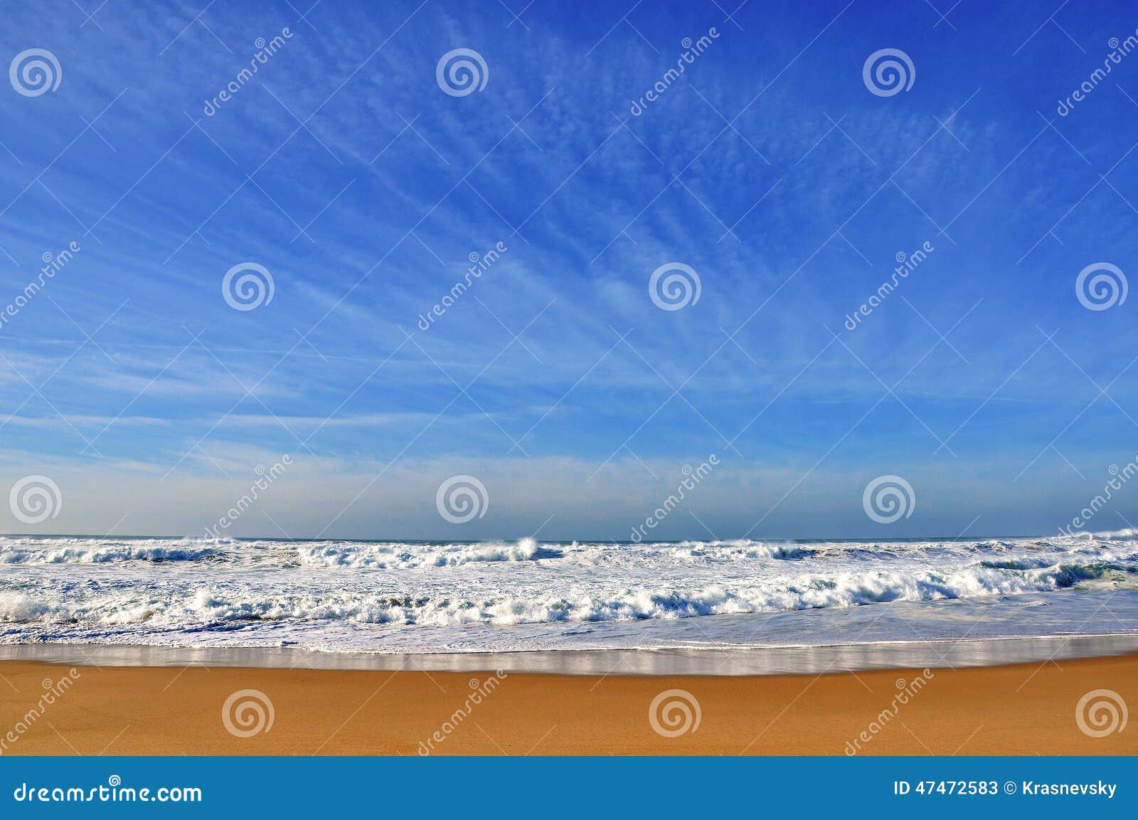 Vagues De Ciel Bleu Et De Mer Image stock - Image du compartiment, onde ...