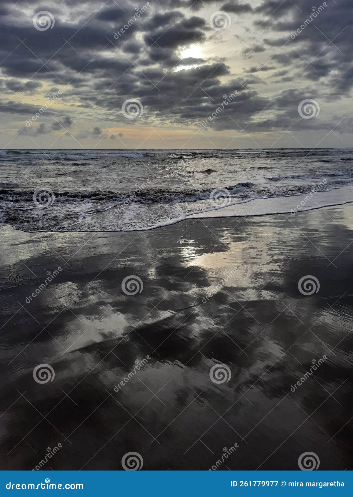 Vagues De Sable Gris Montrant Des Grains De Sable De Plage Image stock ...