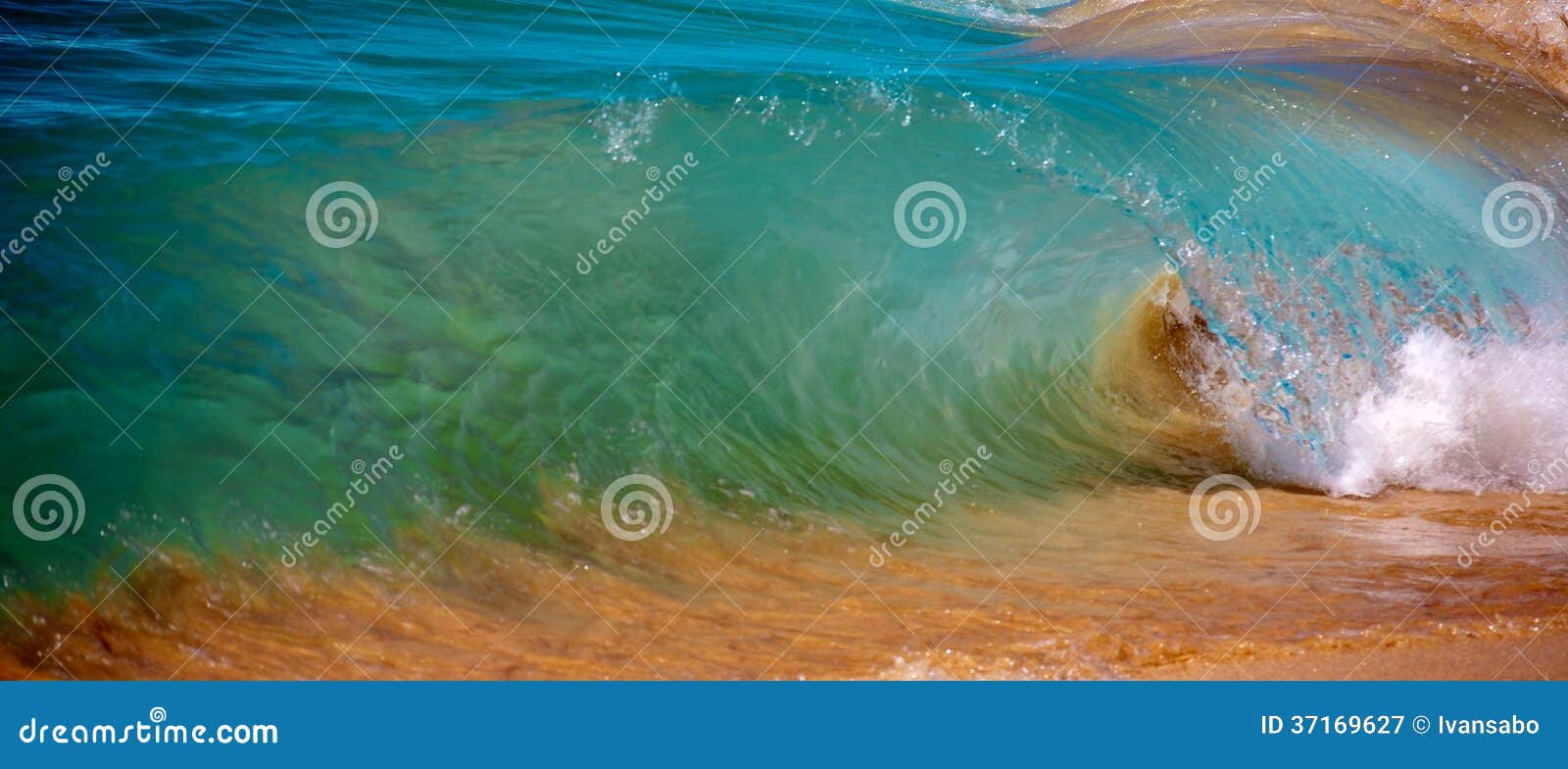 Vagues Se Cassant Sur Le Rivage Image stock - Image du pacifique ...