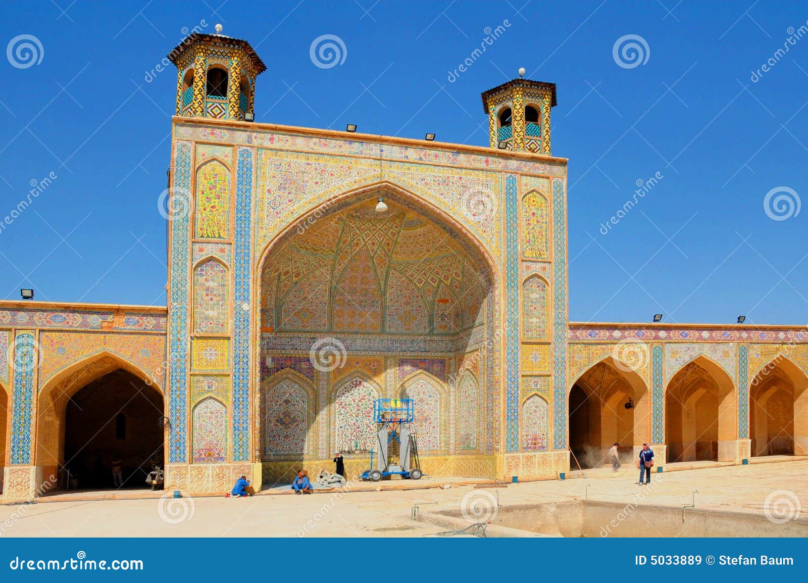 Vakil Mosque stock image. Image of shiraz, leaves, solid - 5033889