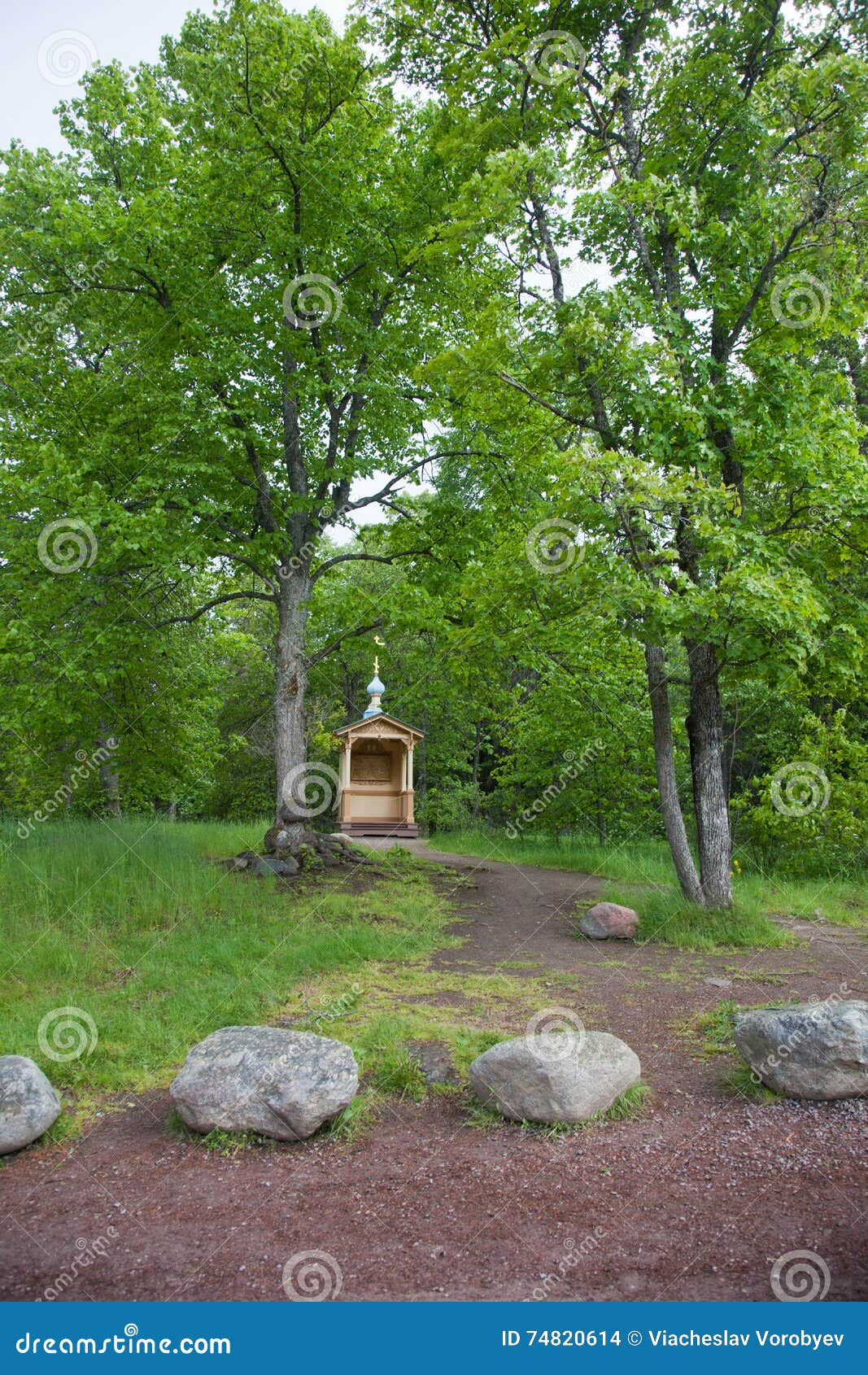 Valaam Kapellen-Qual Im Garten Stockfoto - Bild von tourismus, mann ...