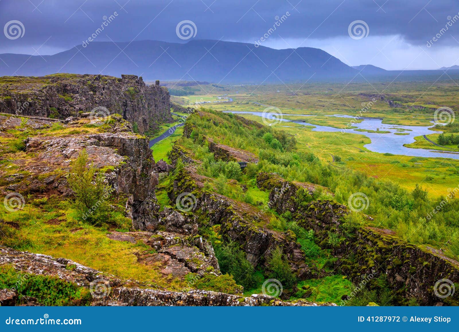 Vale Do Rift Do Parque Nacional De Thingvellir Foto de Stock - Imagem ...