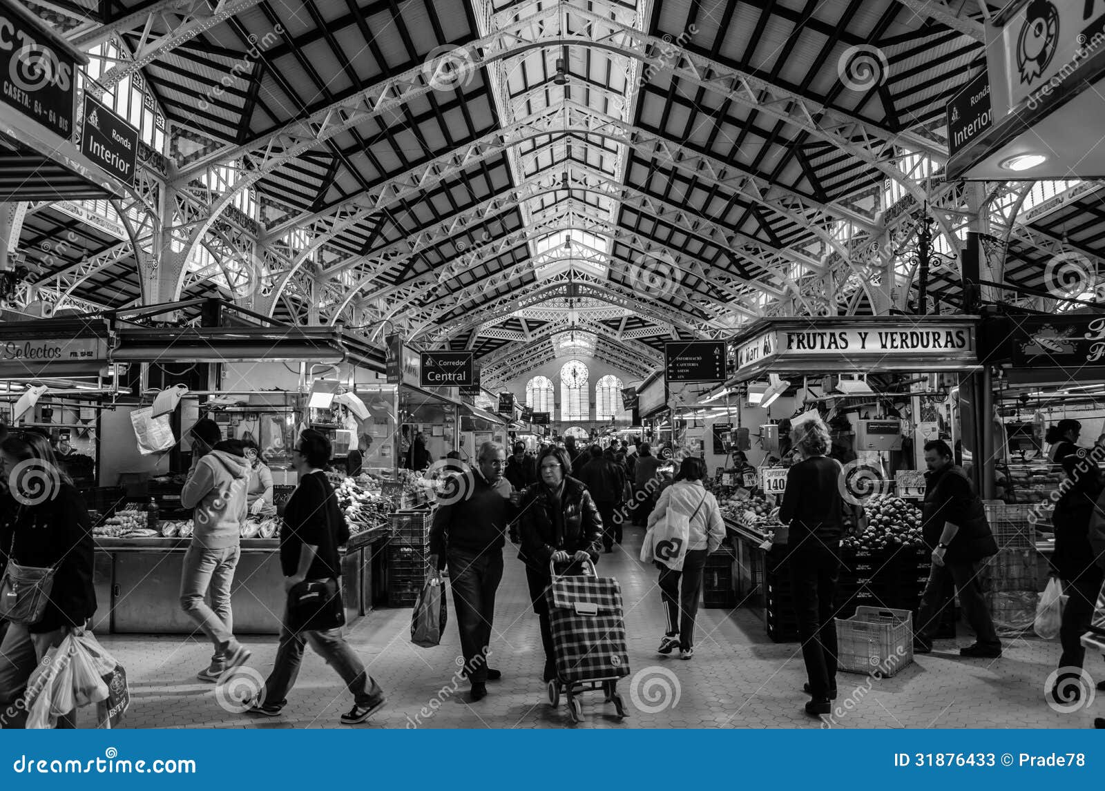 Valencia market editorial stock photo. Image of confusion - 31876433