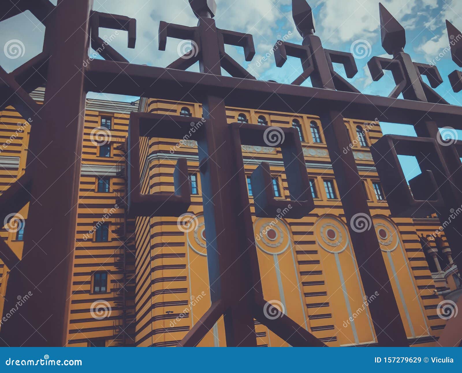 Valla De Hierro Forjada Del Patio Del Teatro Imagen de archivo - Imagen ...