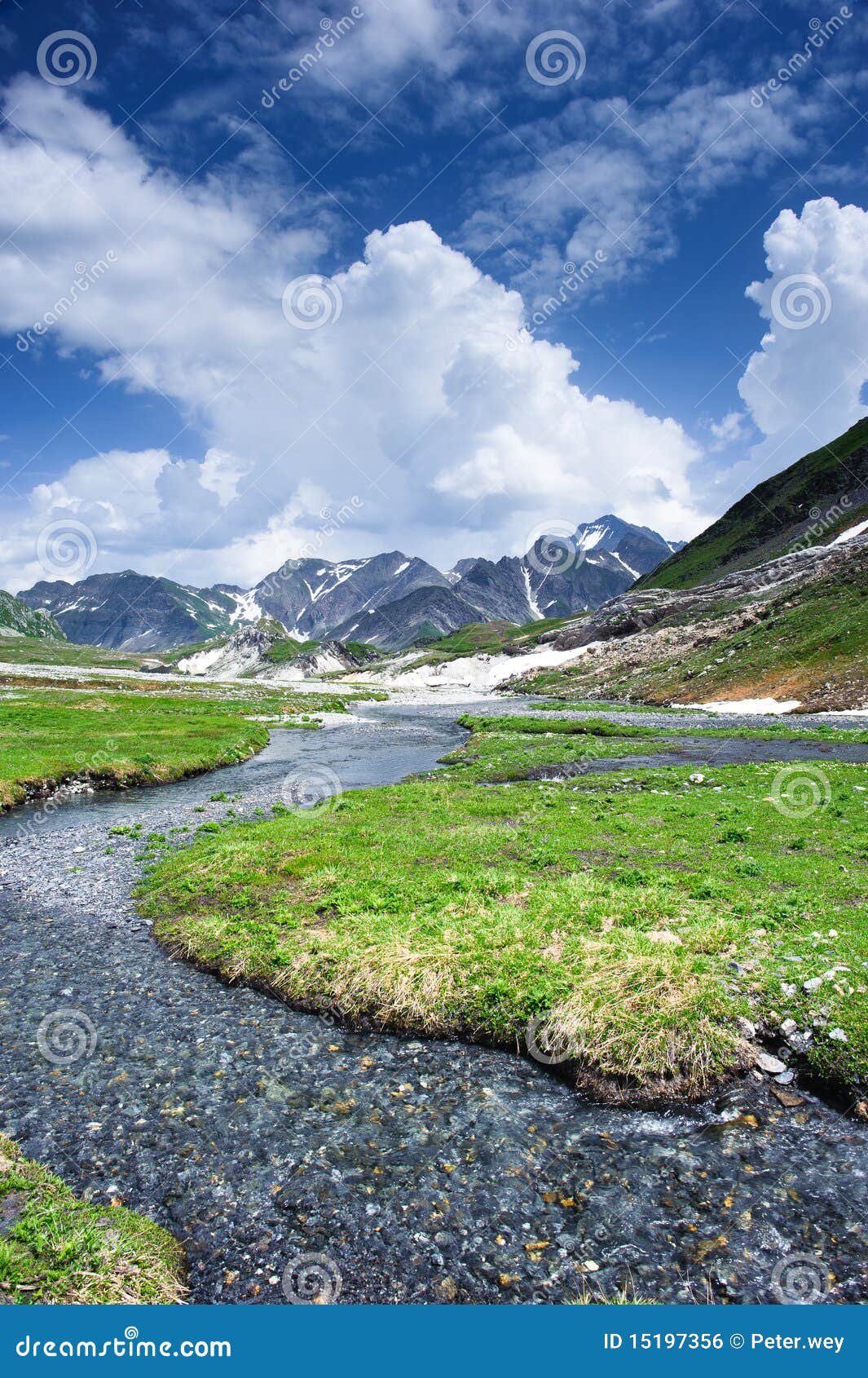 Valle De La Montaña De Greina Foto de archivo - Imagen de cubo ...