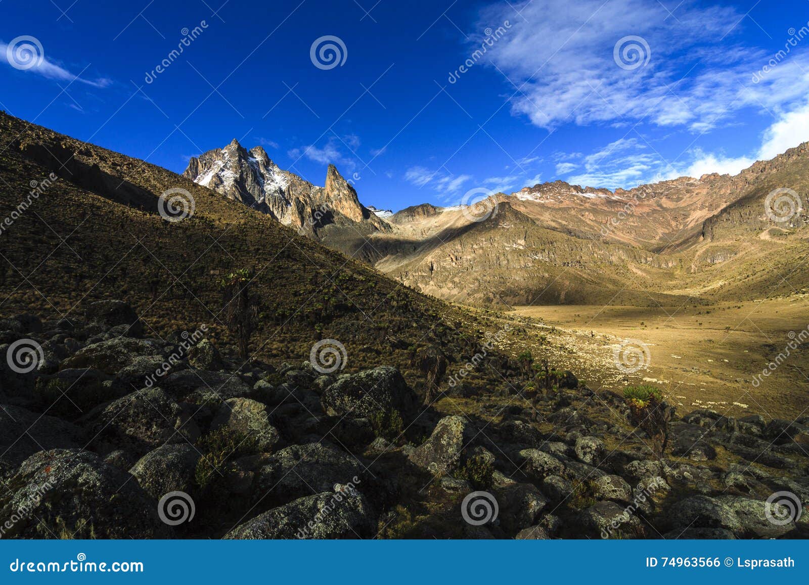 Valle De Mackinder, El Monte Kenia Foto de archivo - Imagen de aventura ...